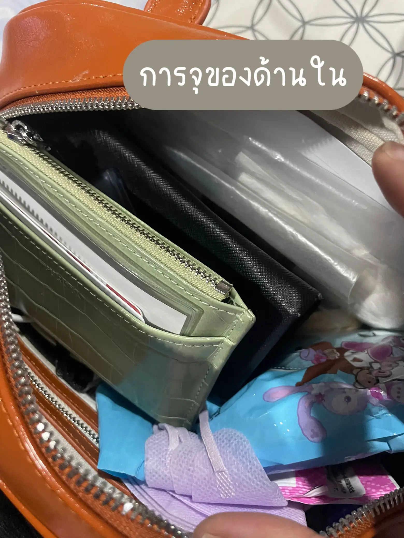 ♡‧₊˚เปรียบเทียบกระเป๋า Stand oil 2 รุ่นสุดฮิต🥨🤎 | แกลเลอรีที่โพสต์โดย ...