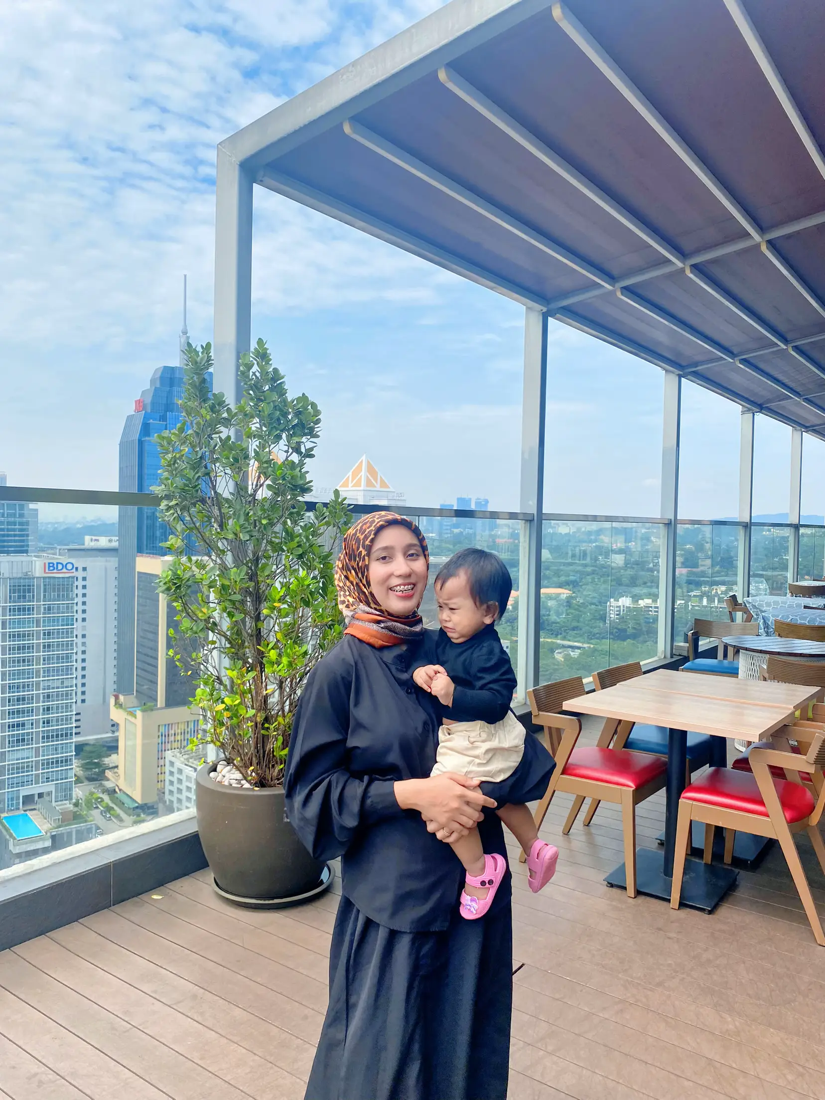 Macam ni lah bila nak ootd tapi anak moody 😂 | แกลเลอรีที่โพสต์โดย ftn.ain | Lemon8