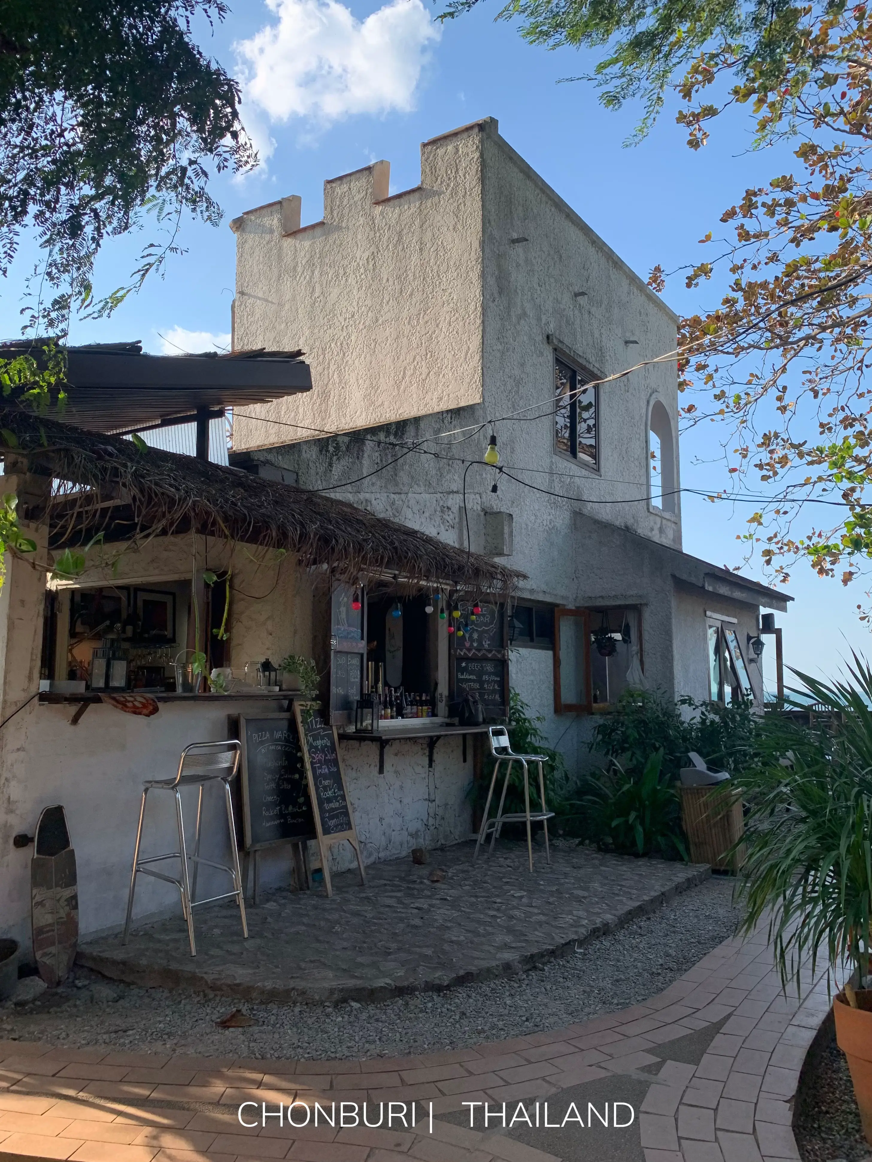 🪸 | 𝐋𝐢𝐭𝐭𝐥𝐞 𝐓𝐨𝐰𝐧 𝐒𝐫𝐢𝐫𝐚𝐜𝐡𝐚 |คาเฟ่สุดชิค ติดทะเล ศรีราชา | แกลเลอรีที่โพสต์โดย Chonchanok_Film | Lemon8