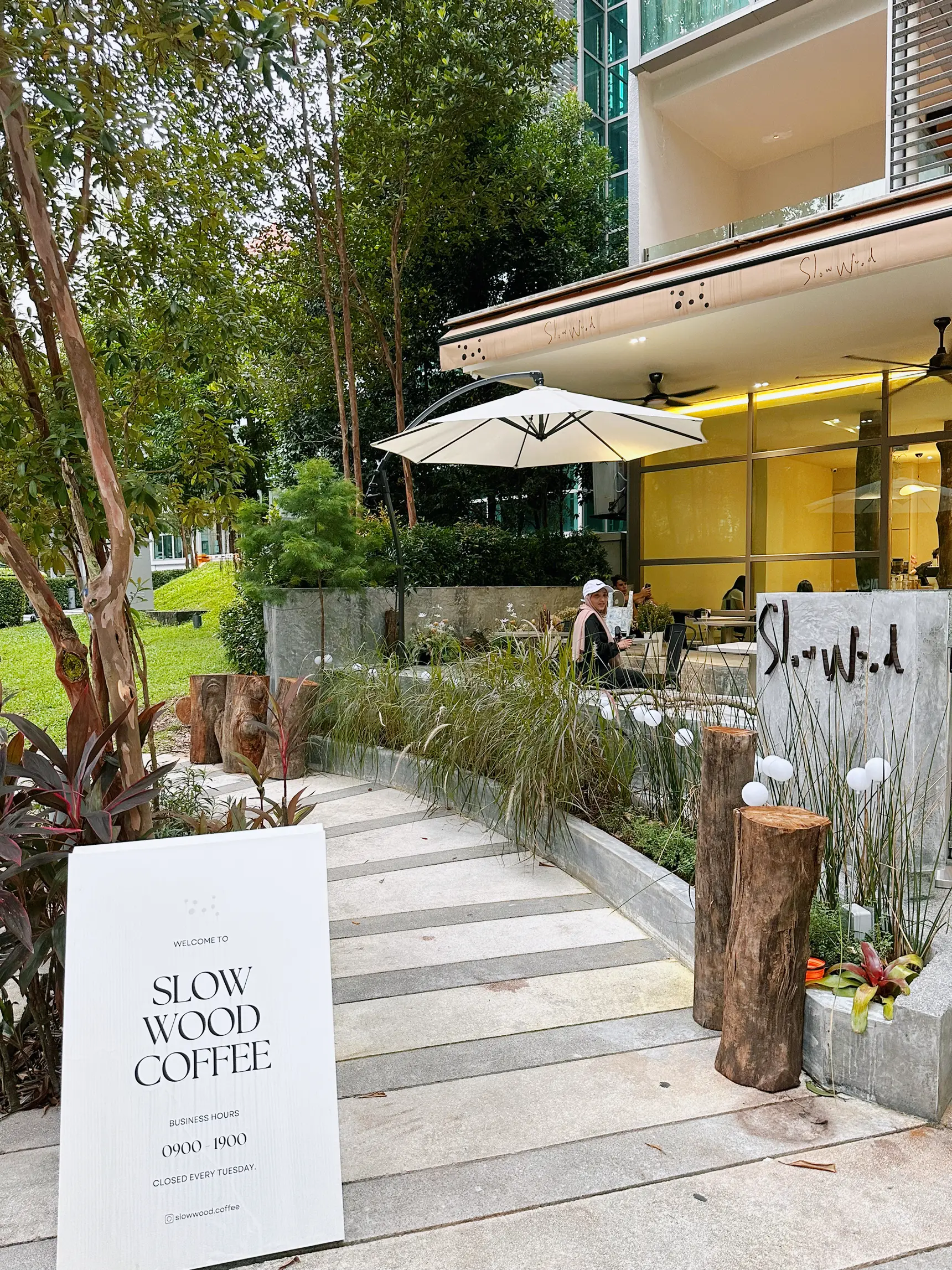 Slow Wood Coffee, Damansara | Galeri disiarkan oleh Syaza Edmira | Lemon8