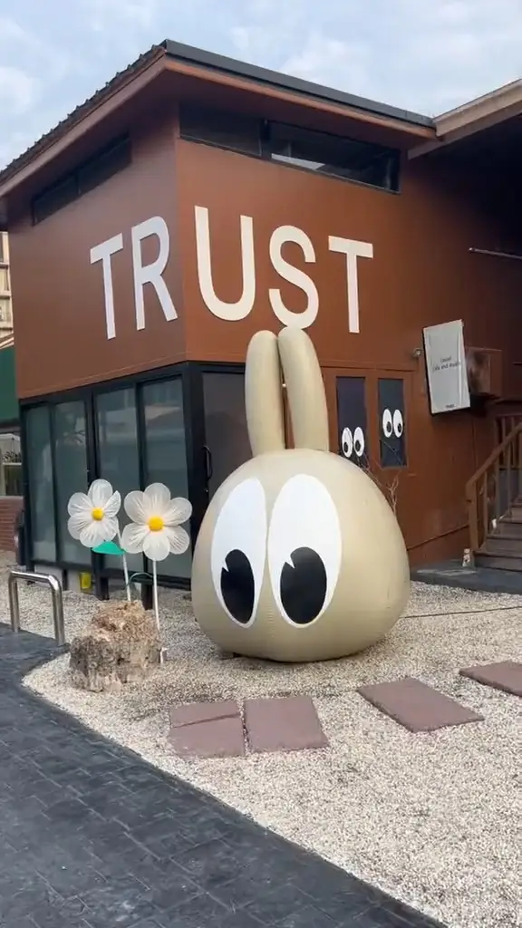 Cafe เจ้ากระต่าย อารีย์ TRUST Cafe and Studio | วิดีโอที่เผยแพร่โดย fon ...