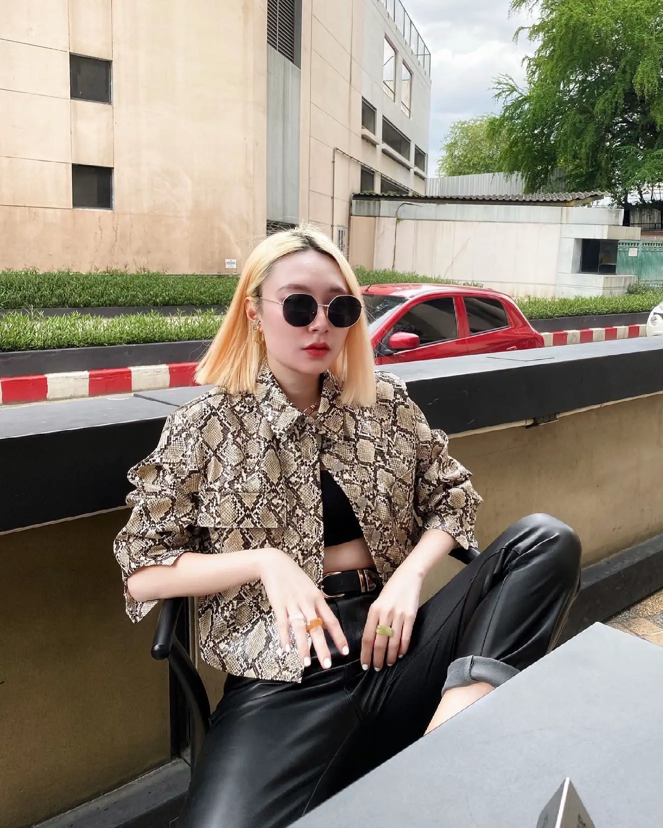 Outfit Ideas | with Jacket ลายงู | แกลเลอรีที่โพสต์โดย Snux.SN | Lemon8