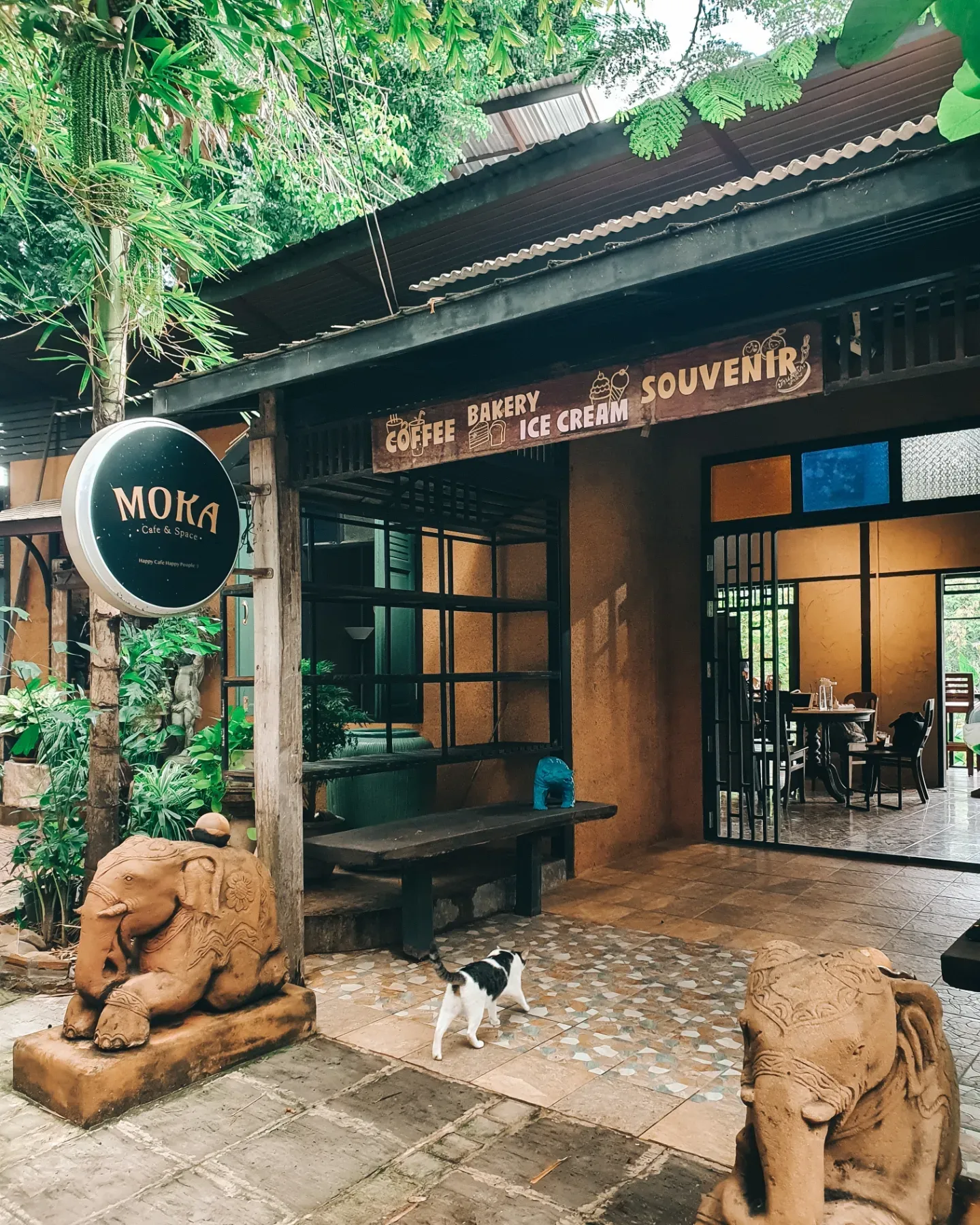 MOKA Cafe & Space คาเฟ่ในหมู่บ้านศิลปิน หัวหิน | แกลเลอรีที่โพสต์โดย Sst.TN🐣🌴 | Lemon8