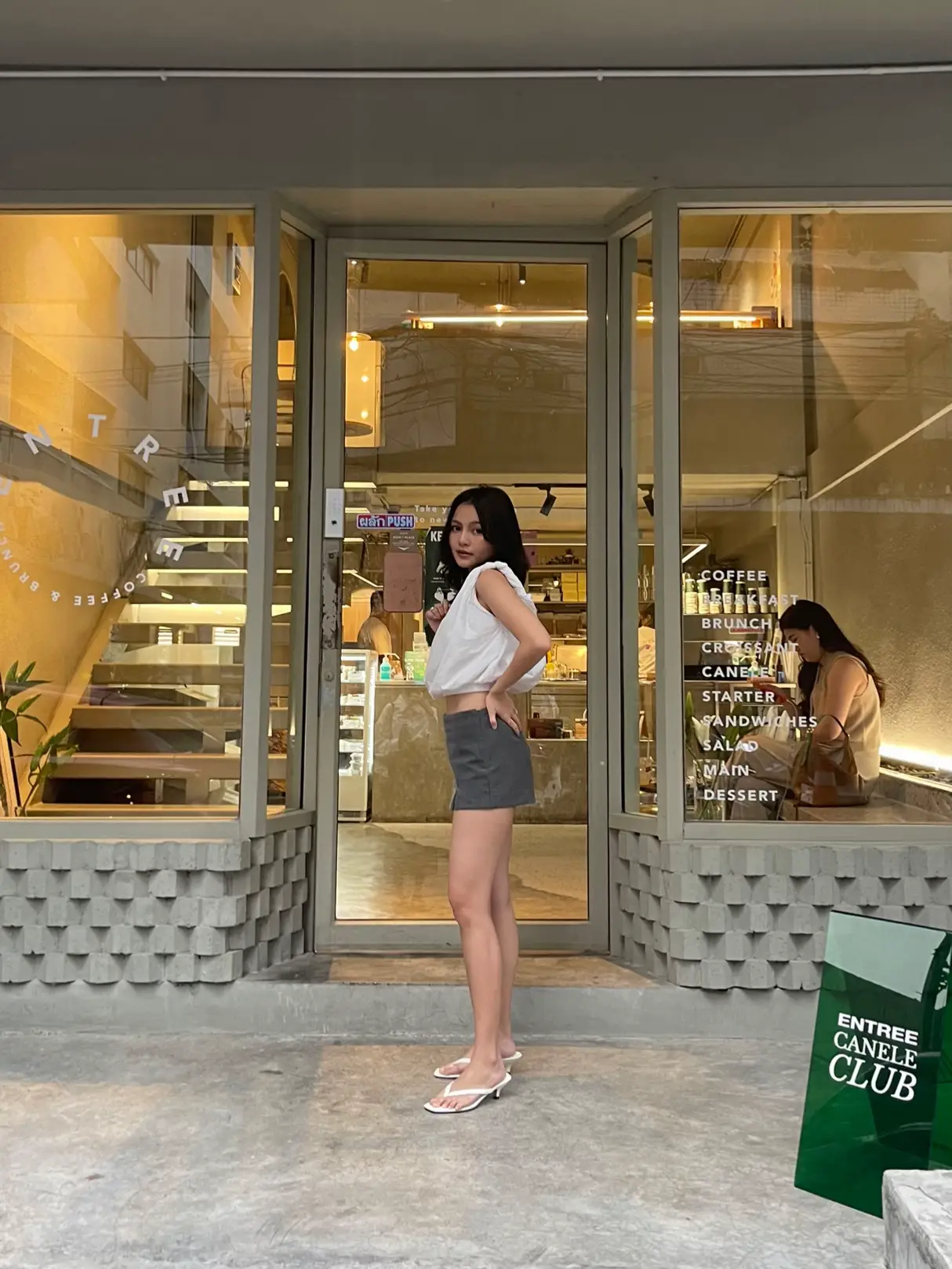 OOTD cafe hopping แต่งตัวเรียบๆไปคาเฟ่🤍 | แกลเลอรีที่โพสต์โดย auiiyim | Lemon8