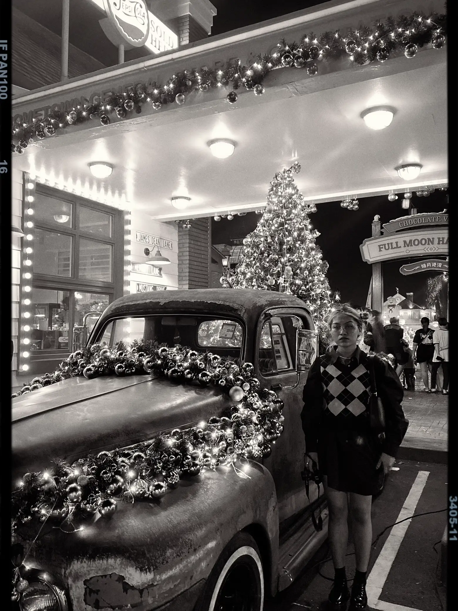 Idea All Black for Dark Christmas 🎄 | แกลเลอรีที่โพสต์โดย Im_Cara | Lemon8