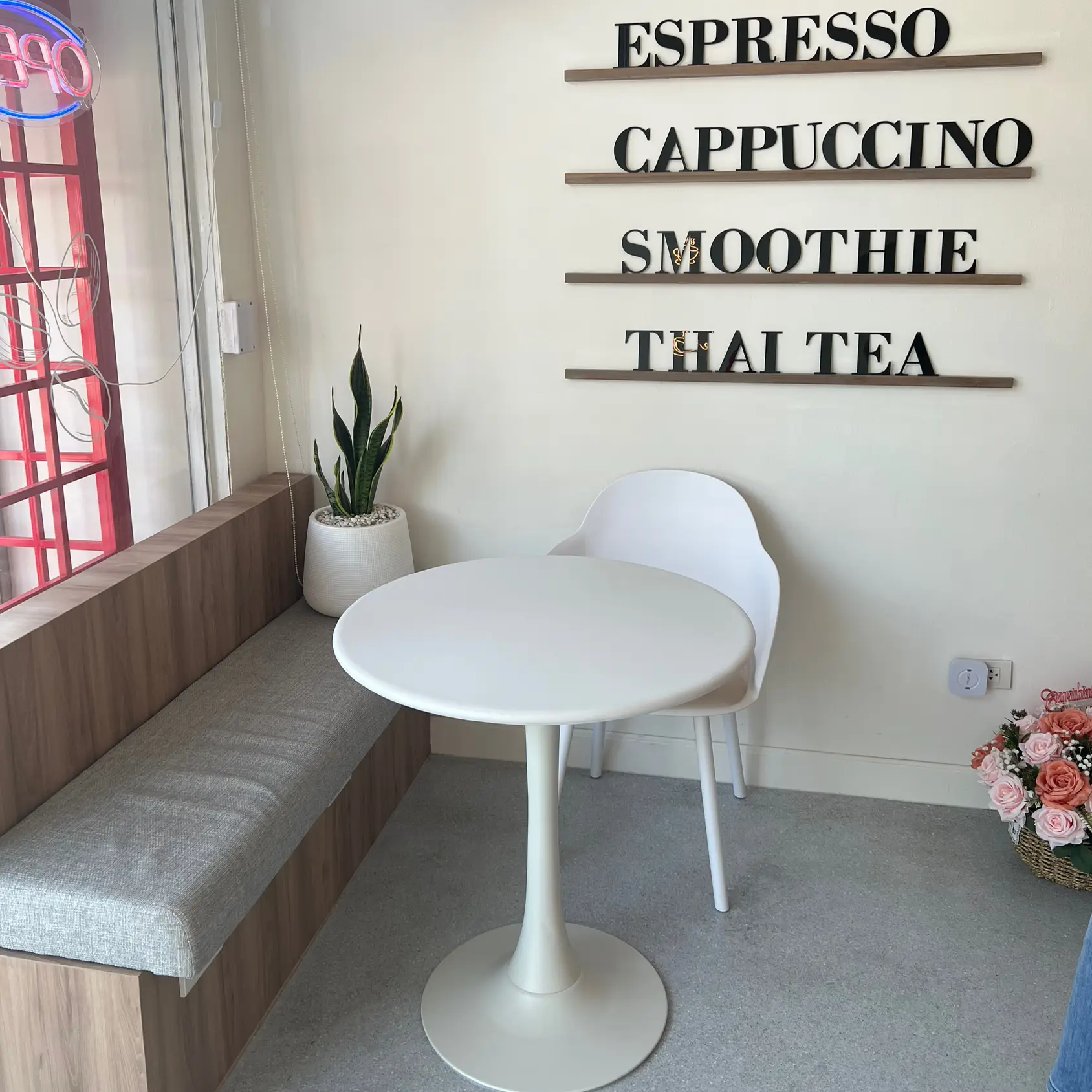 Circle Cafe คาเฟ่เปิดใหม่ติด BTS วงเวียนใหญ่☕️ | แกลเลอรีที่โพสต์โดย ...