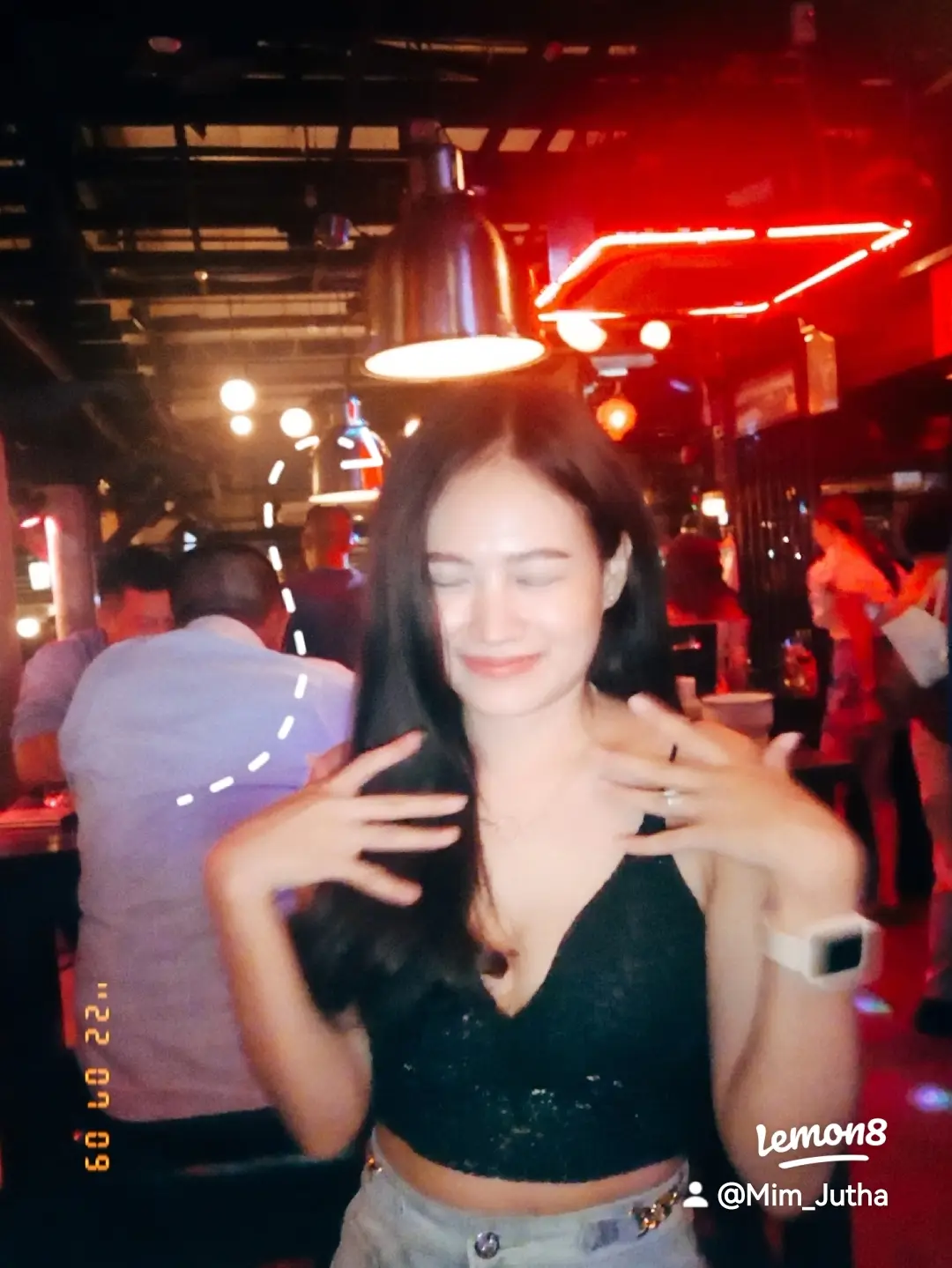 [ How to ถ่ายรูปเปิดแฟลช แบบสับ ในผับไฟสลัว] | แกลเลอรีที่โพสต์โดย Mim_Jutha | Lemon8