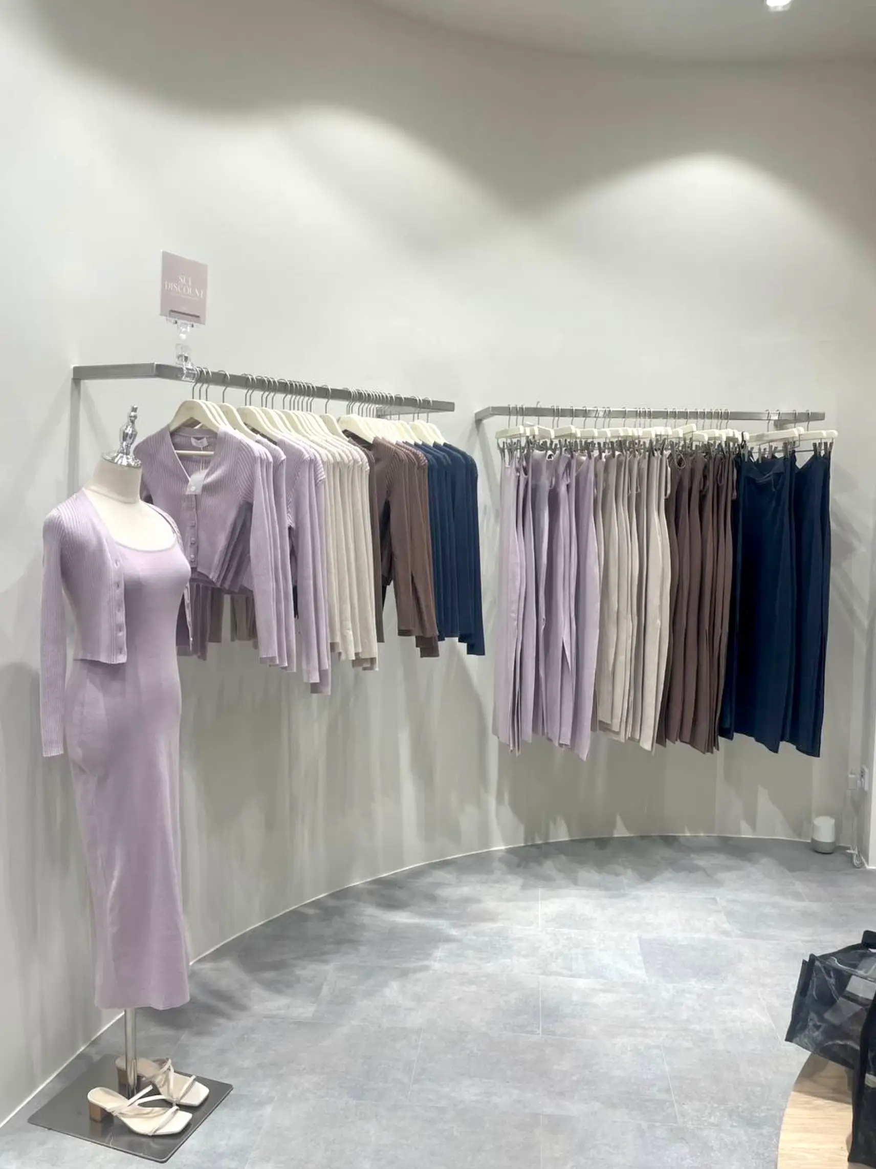 Popular blogshop LOVET has a physical store now 🥹 | แกลเลอรีที่โพสต์โดย ...