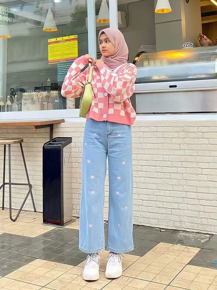 rekomendasi outfit ala cewe kue 🍰 🧁 | แกลเลอรีที่โพสต์โดย ndaa | Lemon8