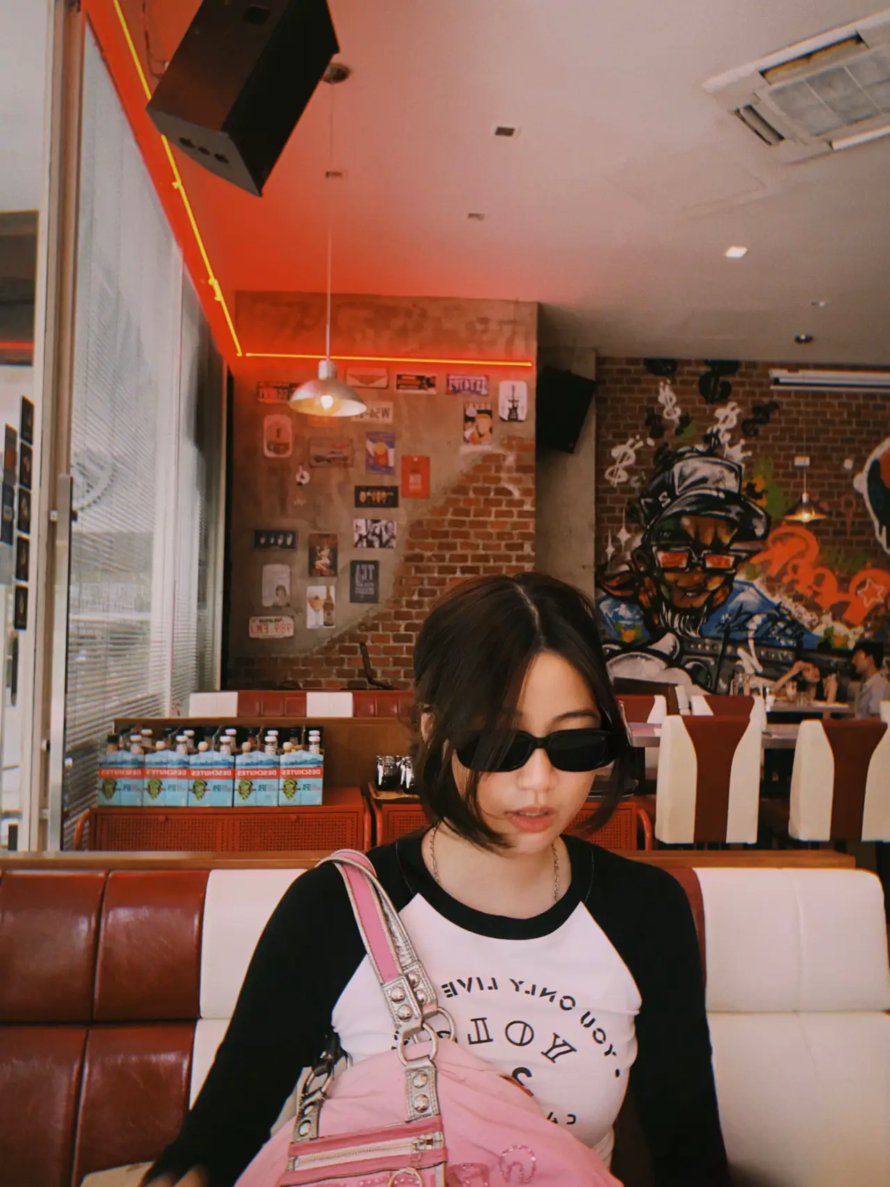 Mickey Diner ร้านอาหารสไตล์ American Diner ย่านหลังสวน | วิดีโอที่ ...