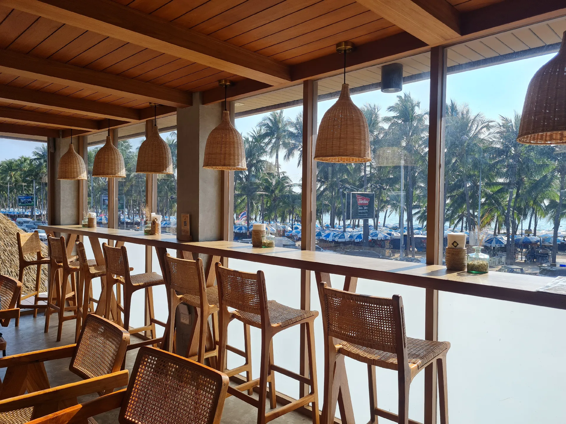 🏖 คาเฟ่ติดริมทะเล อาหารหลักร้อย วิวหลักล้าน | แกลเลอรีที่โพสต์โดย Oum Supanan | Lemon8