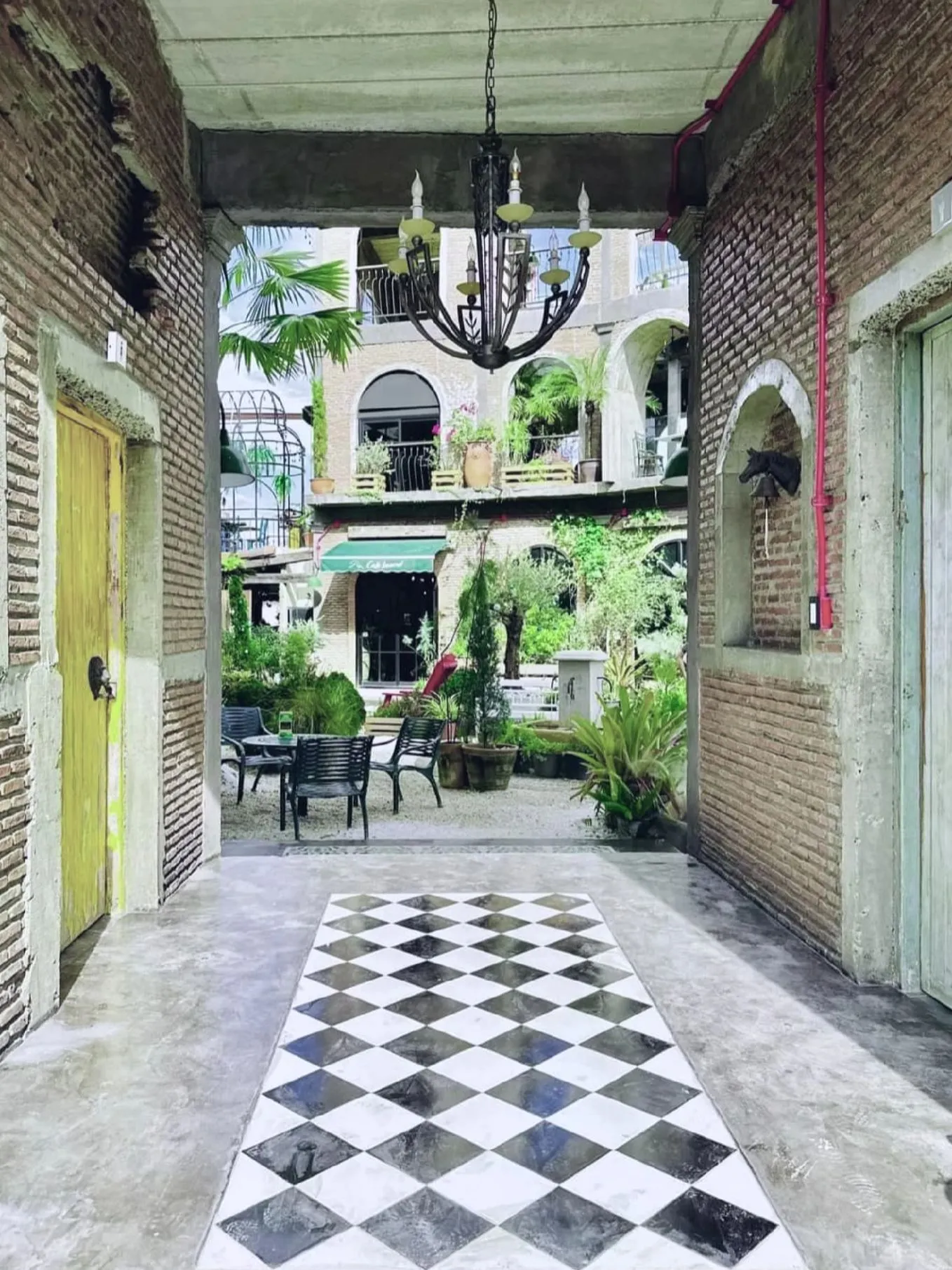 Cafe Laura Bar and Restaurant 🤭🤭 | แกลเลอรีที่โพสต์โดย พารีวิว ร้อยแปด ...