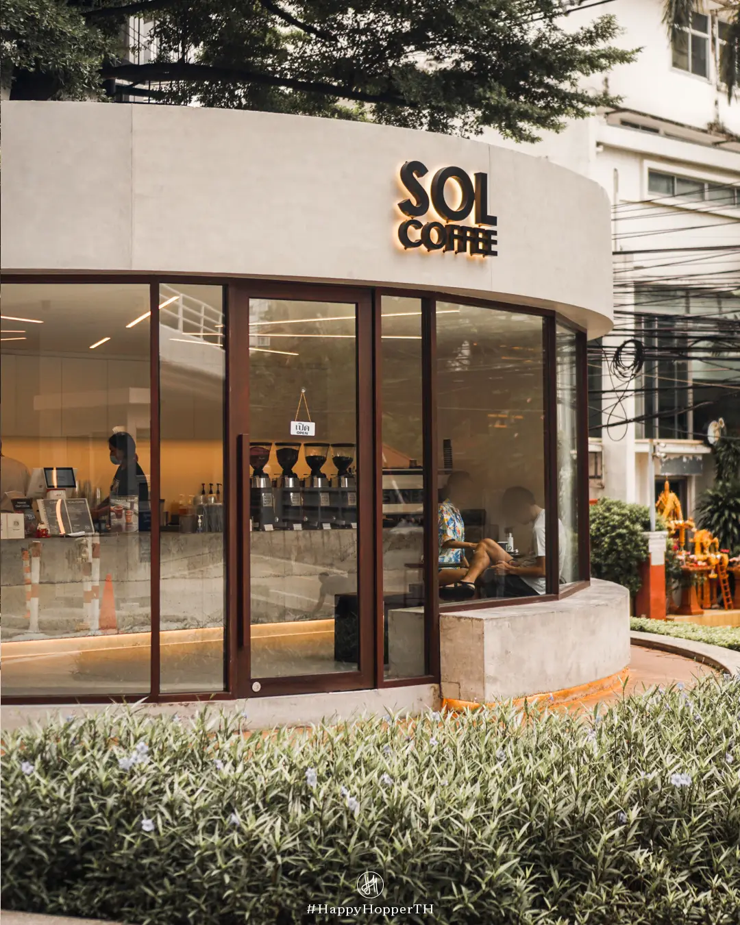 SOL COFFEE @ Ocean Tower 2 อโศก | แกลเลอรีที่โพสต์โดย Happy Hopper | Lemon8