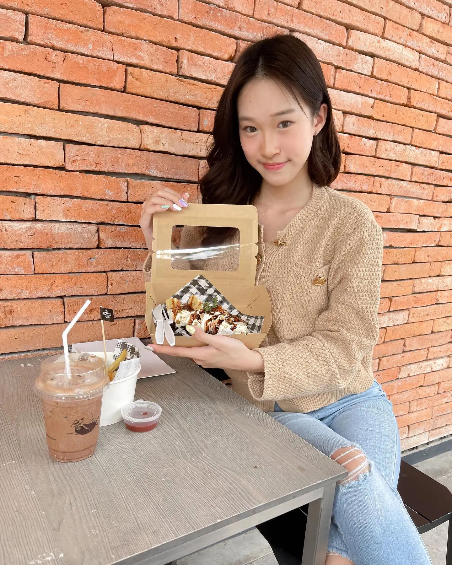 Food truck จิ๋วแต่แจ๋ววว ของกินเพียบ🤤 | แกลเลอรีที่โพสต์โดย gustnp | Lemon8