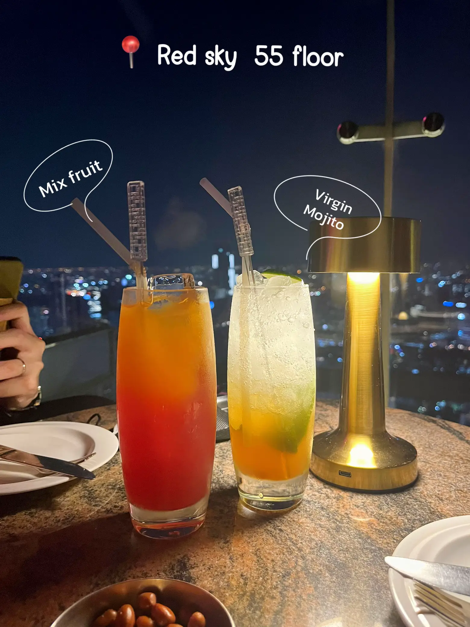 Red Sky Rooftop ใจกลางเมืองกรุงเทพ วิวหลักล้าน | แกลเลอรีที่โพสต์โดย เข้าเขตรีวิว⚠️ | Lemon8