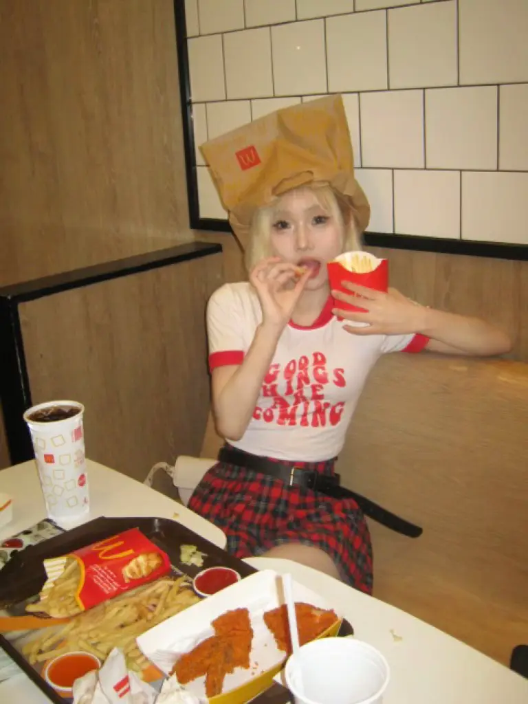 ไอเดียการถ่ายรูปที่แมคโดนัลด์🍟 | แกลเลอรีที่โพสต์โดย fenfen_芬芬 | Lemon8