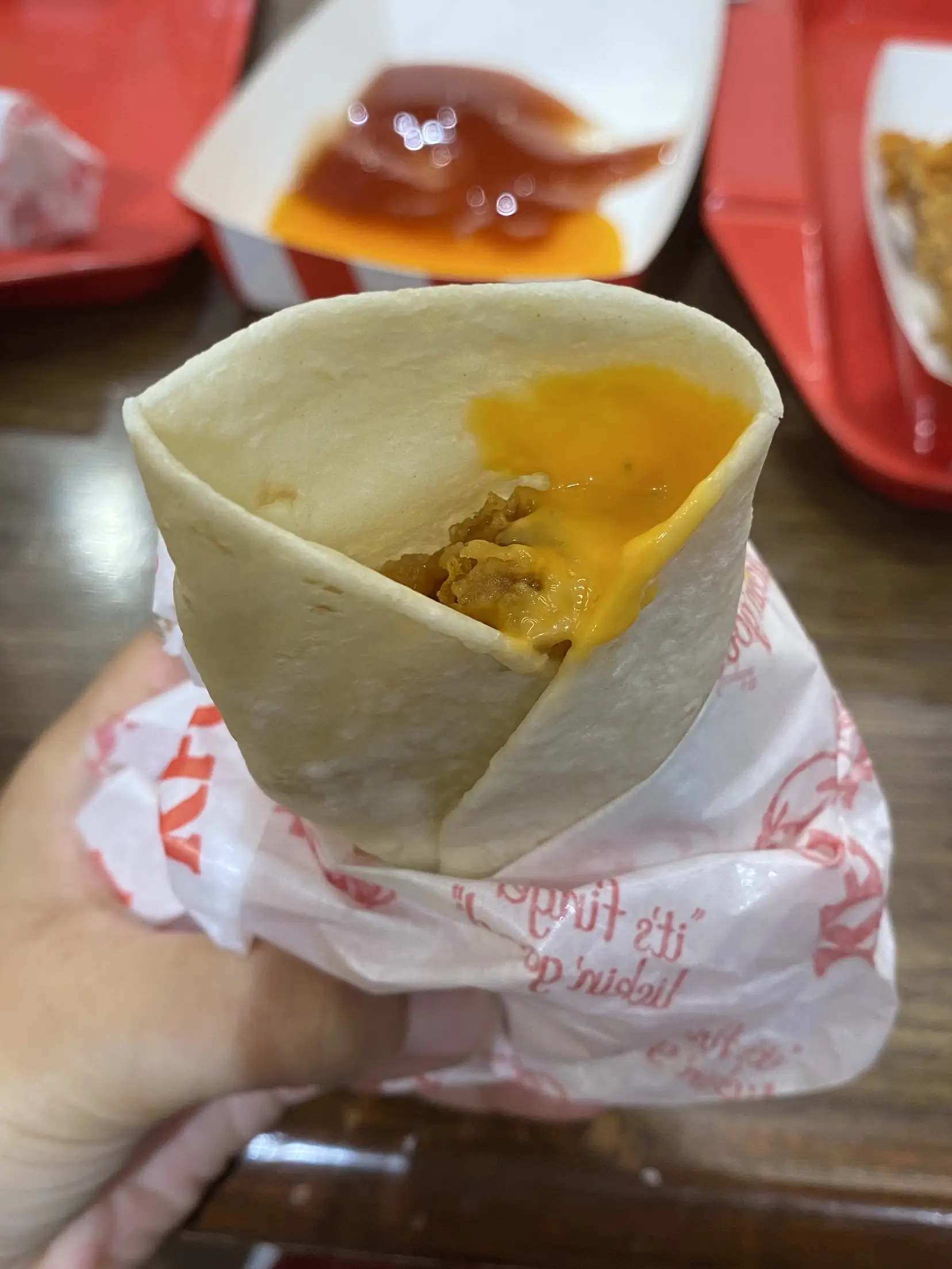 รีวิว Chick n' roll ของ KFC🌯🧡 | แกลเลอรีที่โพสต์โดย unungg | Lemon8