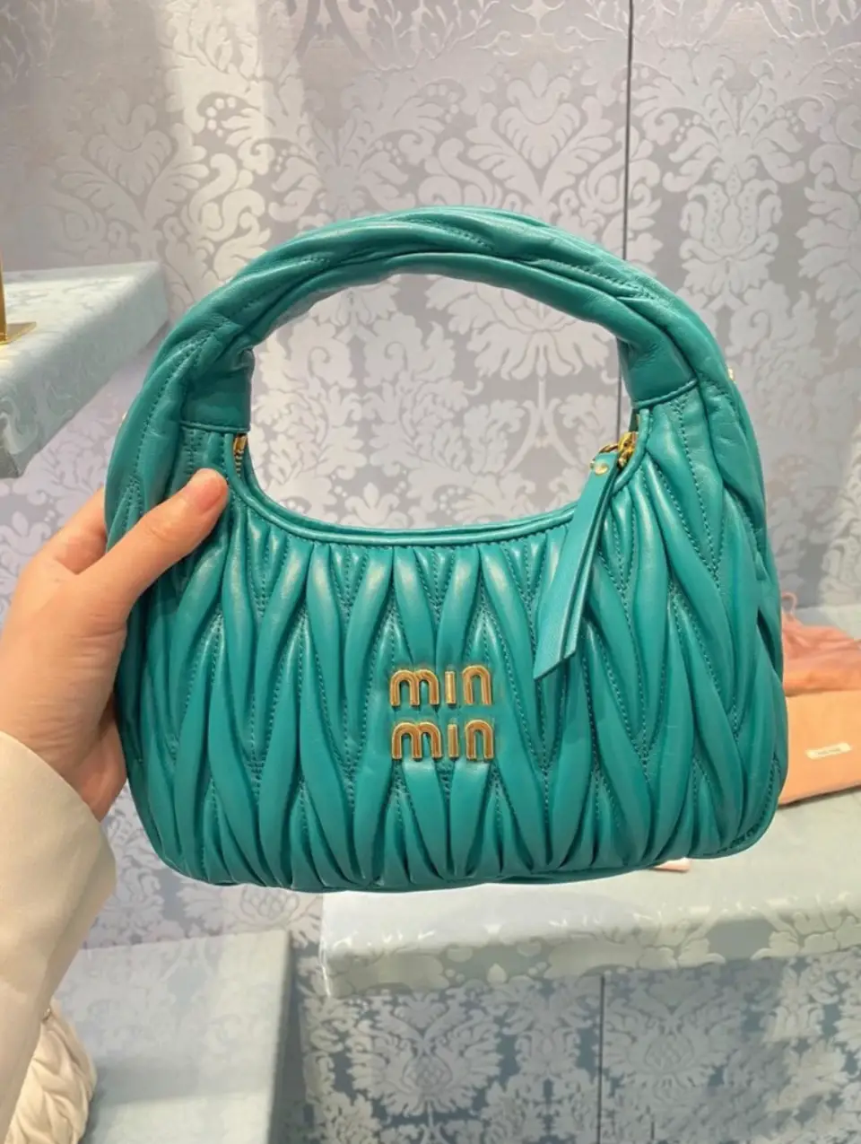 อัพเดทกระเป๋า miu miu 💗🌸 | แกลเลอรีที่โพสต์โดย Kooku | Lemon8