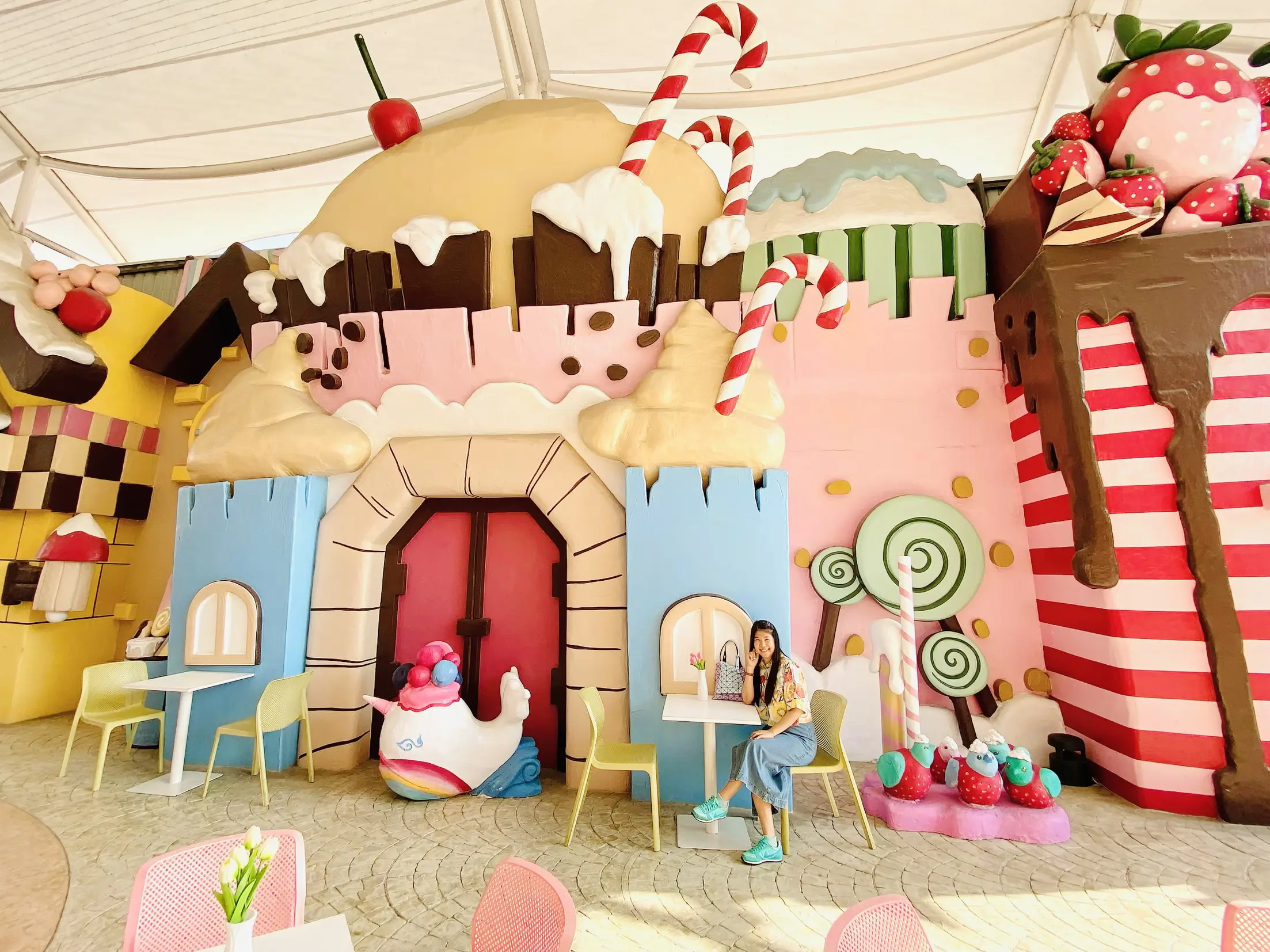 เที่ยวพัทยา ⛴️🧊💙 Fairy Sweet Village 🍋🍰🍿🎠 | แกลเลอรีที่โพสต์โดย Thanyarak.poy | Lemon8