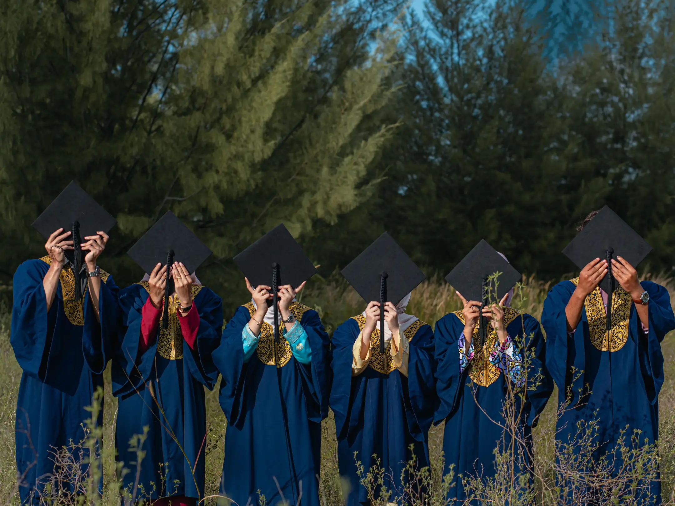 Group Pose Ideas For Pre Convo 🎓 | Galeri disiarkan oleh Yum Photograph ...