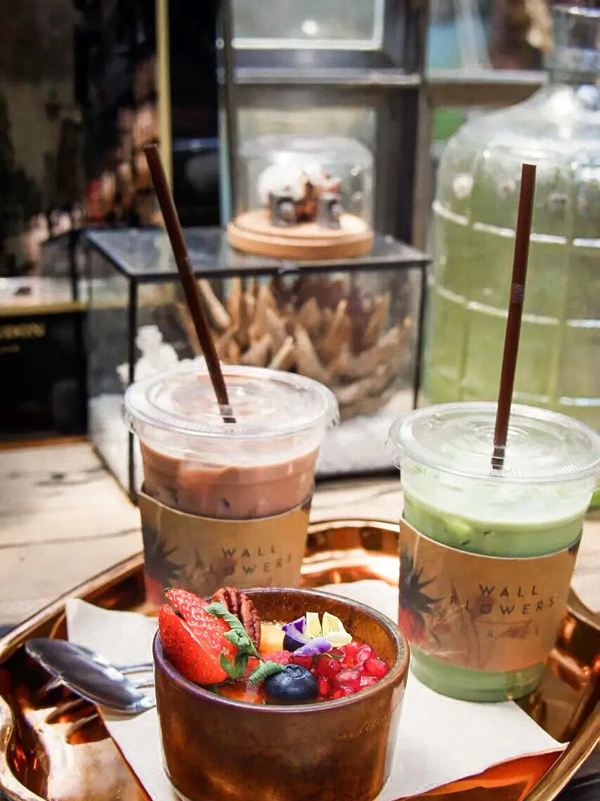 Wallflowers Cafe☕️ คาเฟ่ย่านหัวลำโพง เยาวราช ใกล้MRT🚆 | แกลเลอรีที่โพสต์โดย Nookathity🍑 | Lemon8