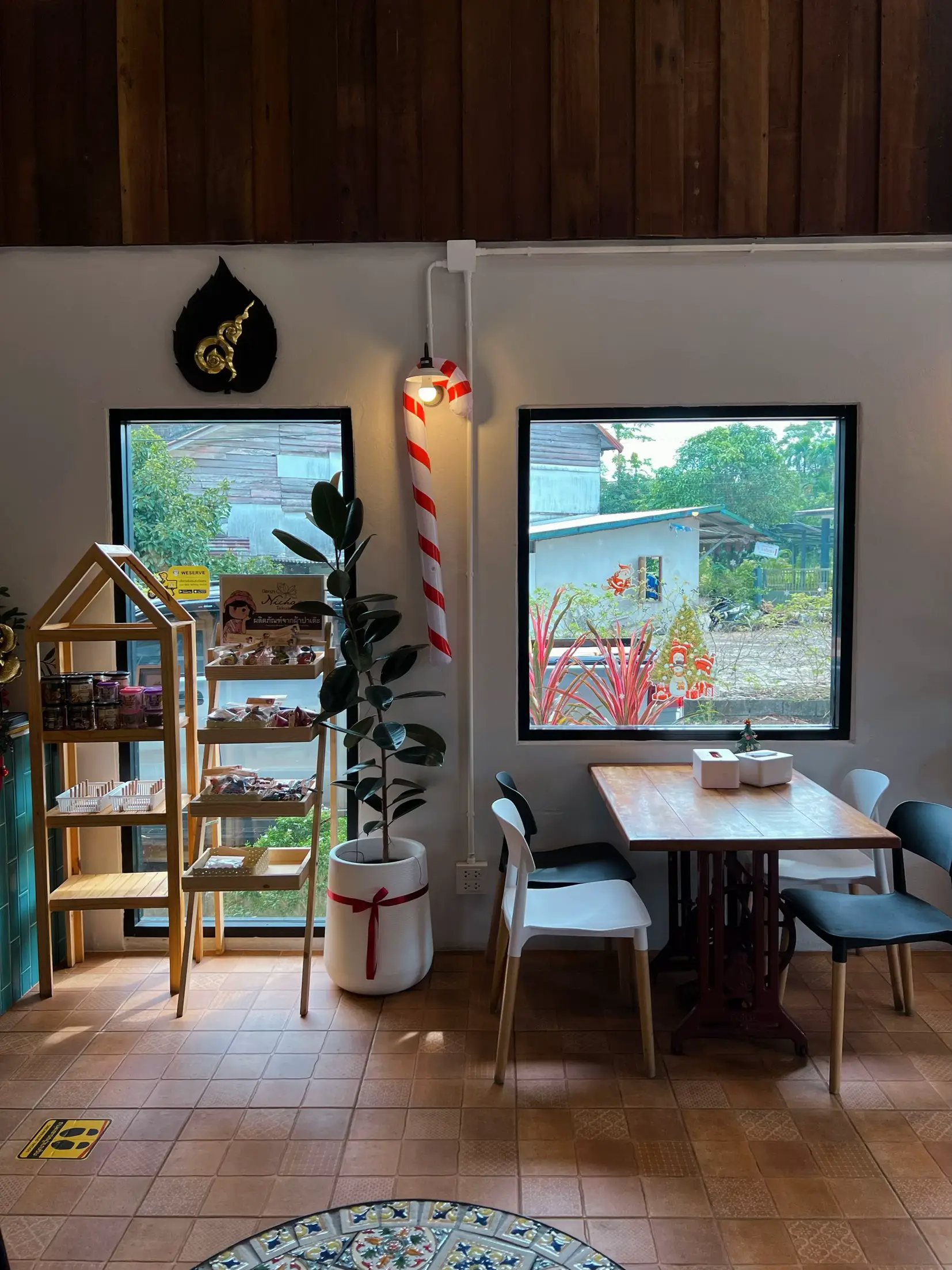 Seen Cafe at takua-pa 🎅 ️ | แกลเลอรีที่โพสต์โดย IMRIZA | Lemon8