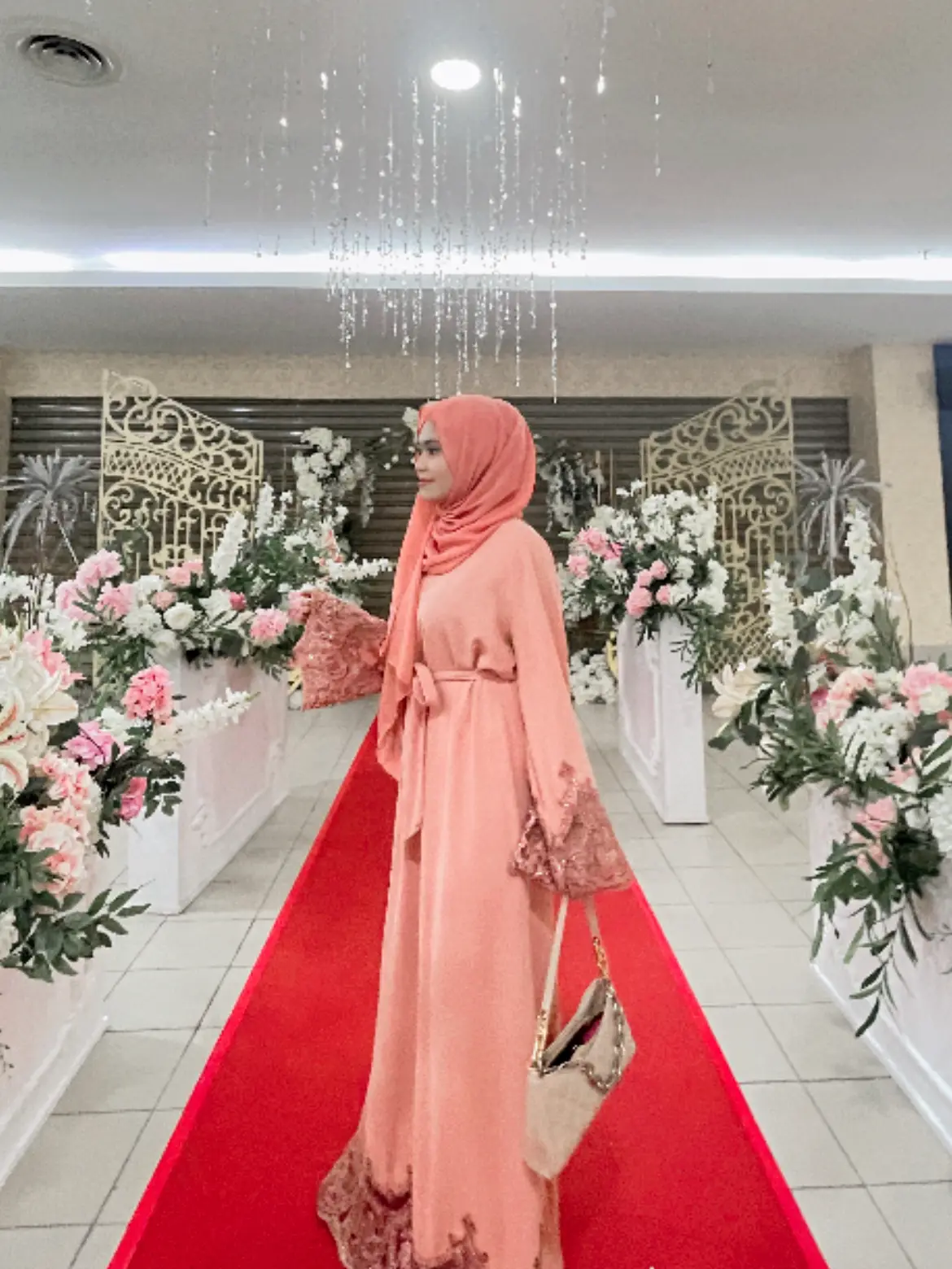 How to pose with Abaya🥰 | Galeri disiarkan oleh eykaramlee🌻 | Lemon8