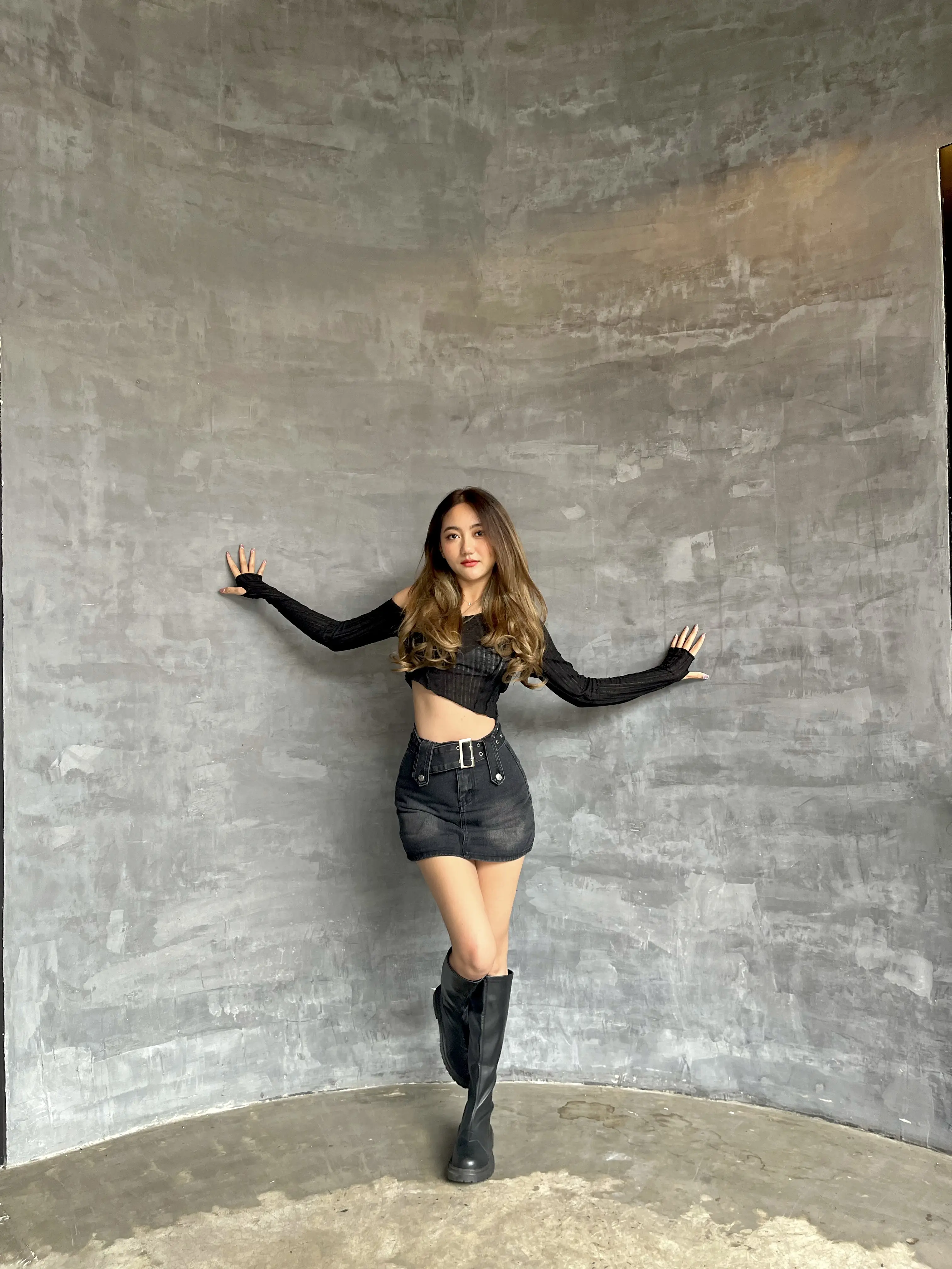 ALL BLACK สไตล์ Y2K | Outfit Idea แฟชั่นตัวแม่ 🖤 | แกลเลอรีที่โพสต์โดย aomsinptn | Lemon8