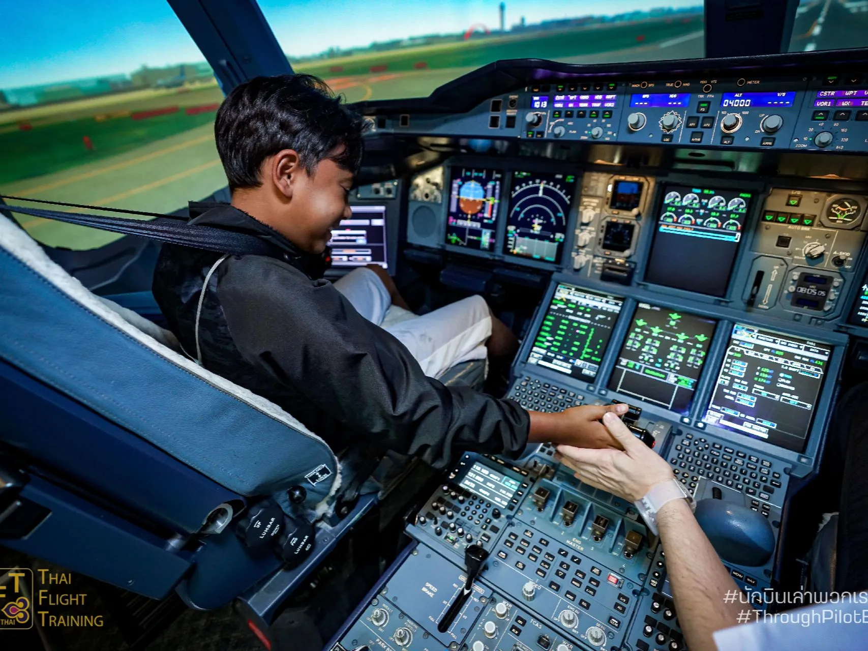 Let's drive the Airbus A380 Boeing B777. | Gallery posted by Turn Jetrider | Lemon8