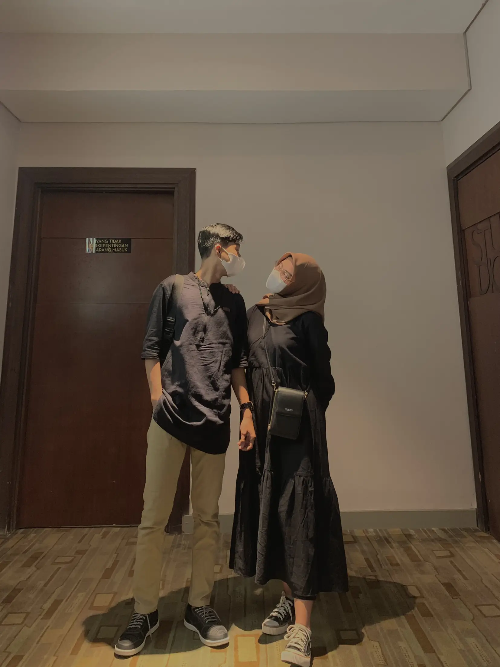 Pose foto couple ideas | Galeri diposting oleh Dela kurnia | Lemon8