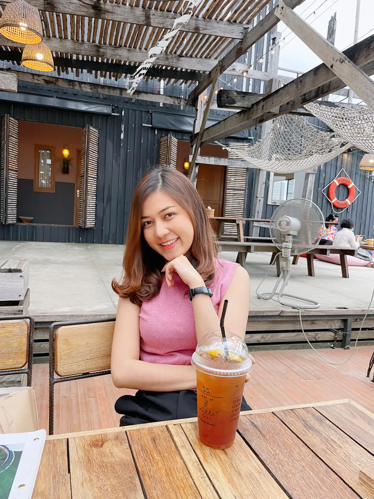 รีวิวคาเฟ่บรรยากาศริมแม่น้ำโคตรดี👍🏻 | แกลเลอรีที่โพสต์โดย Nuch Nussara | Lemon8