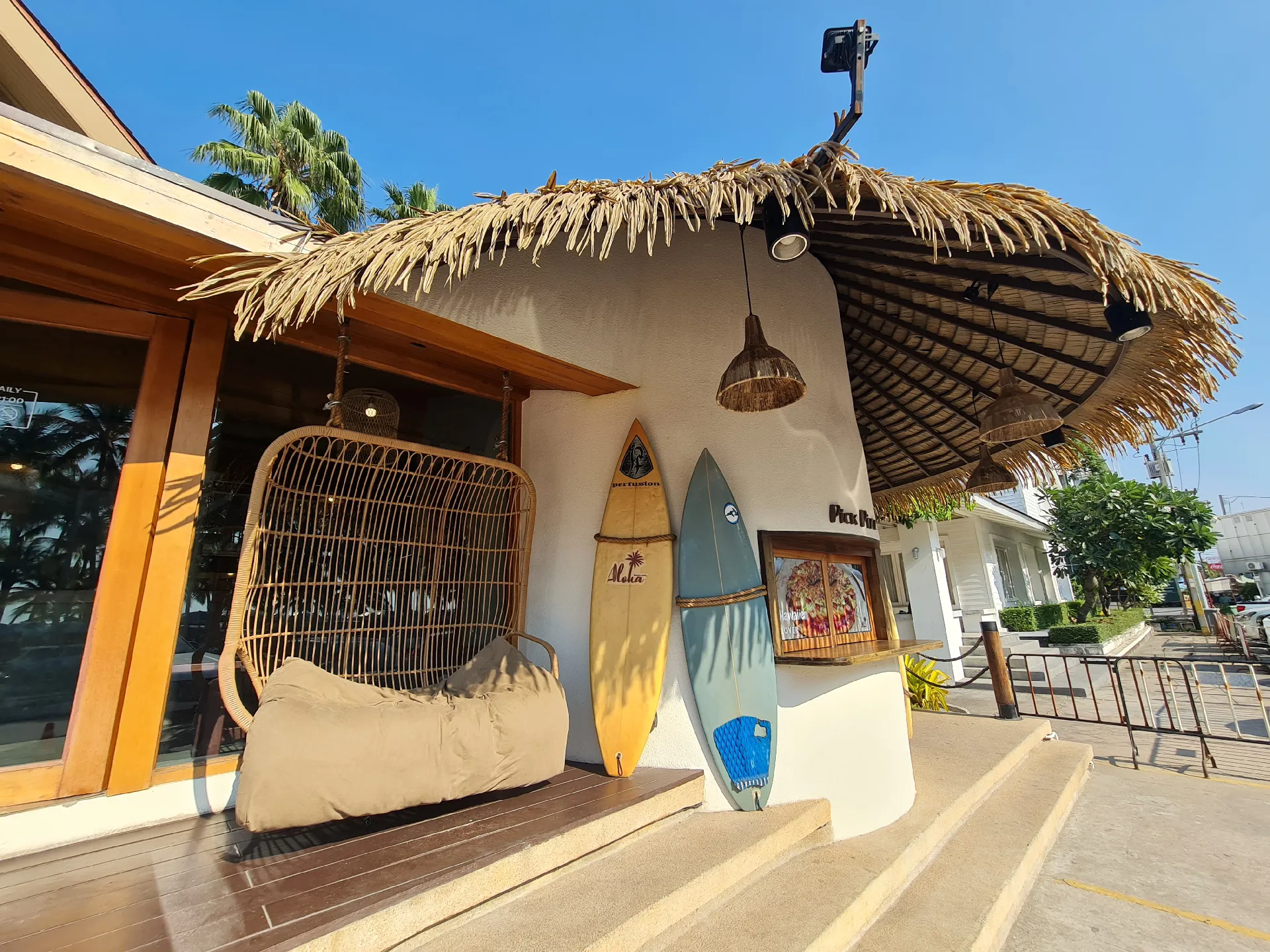 🏖 คาเฟ่ติดริมทะเล อาหารหลักร้อย วิวหลักล้าน | แกลเลอรีที่โพสต์โดย Oum Supanan | Lemon8