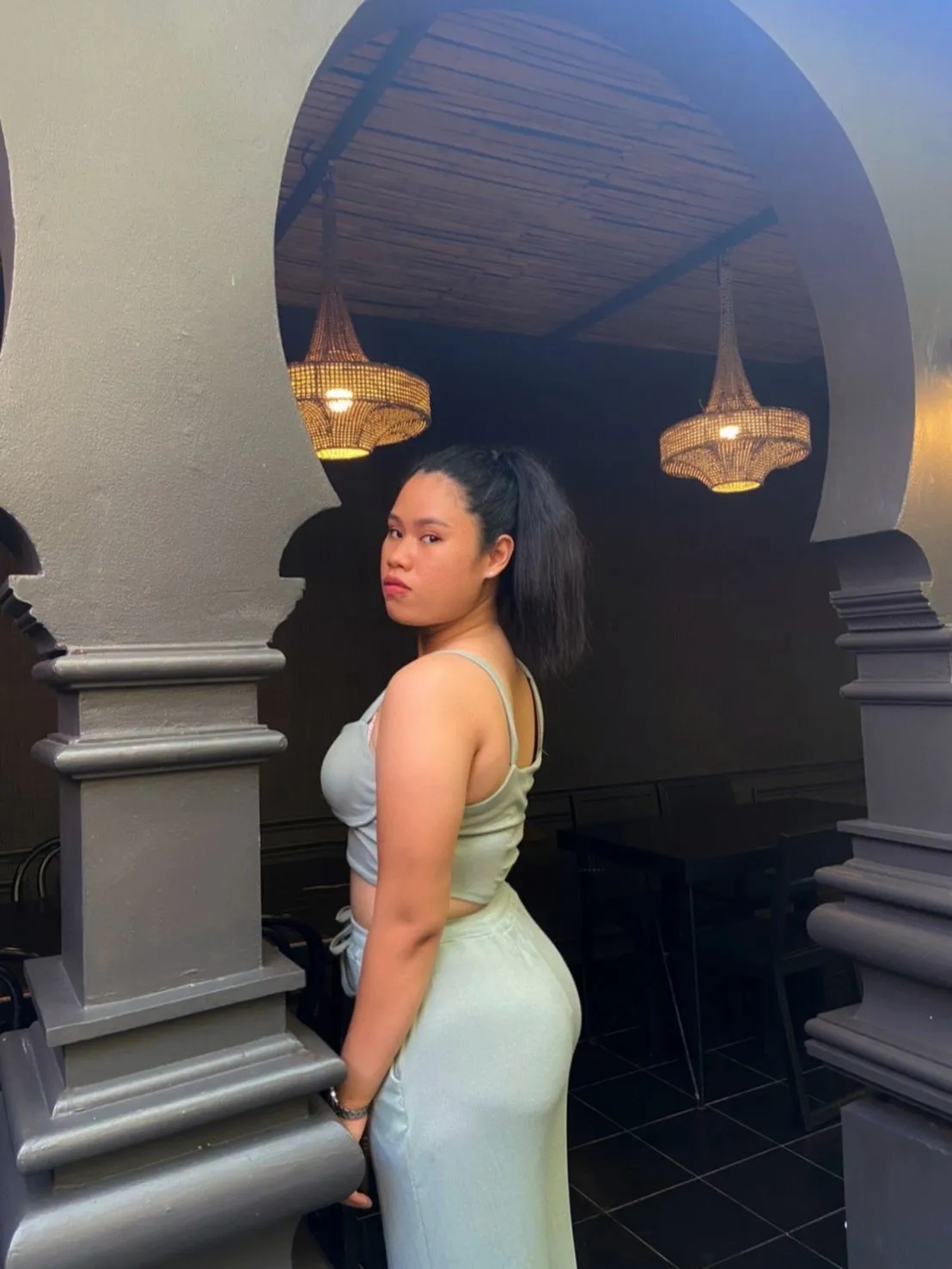 How to โพสท่า จิกกล้องแตก | แกลเลอรีที่โพสต์โดย Bizzy Bew | Lemon8