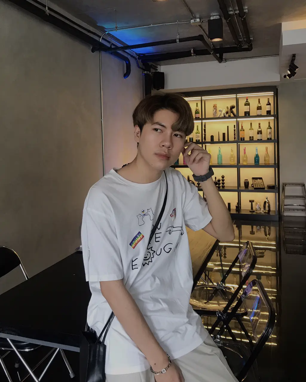 FlowEver Cafe & Wine คาเฟ่โทนดาร์ค แนวโมเดิร์น | Gallery posted by B MY STORY | Lemon8