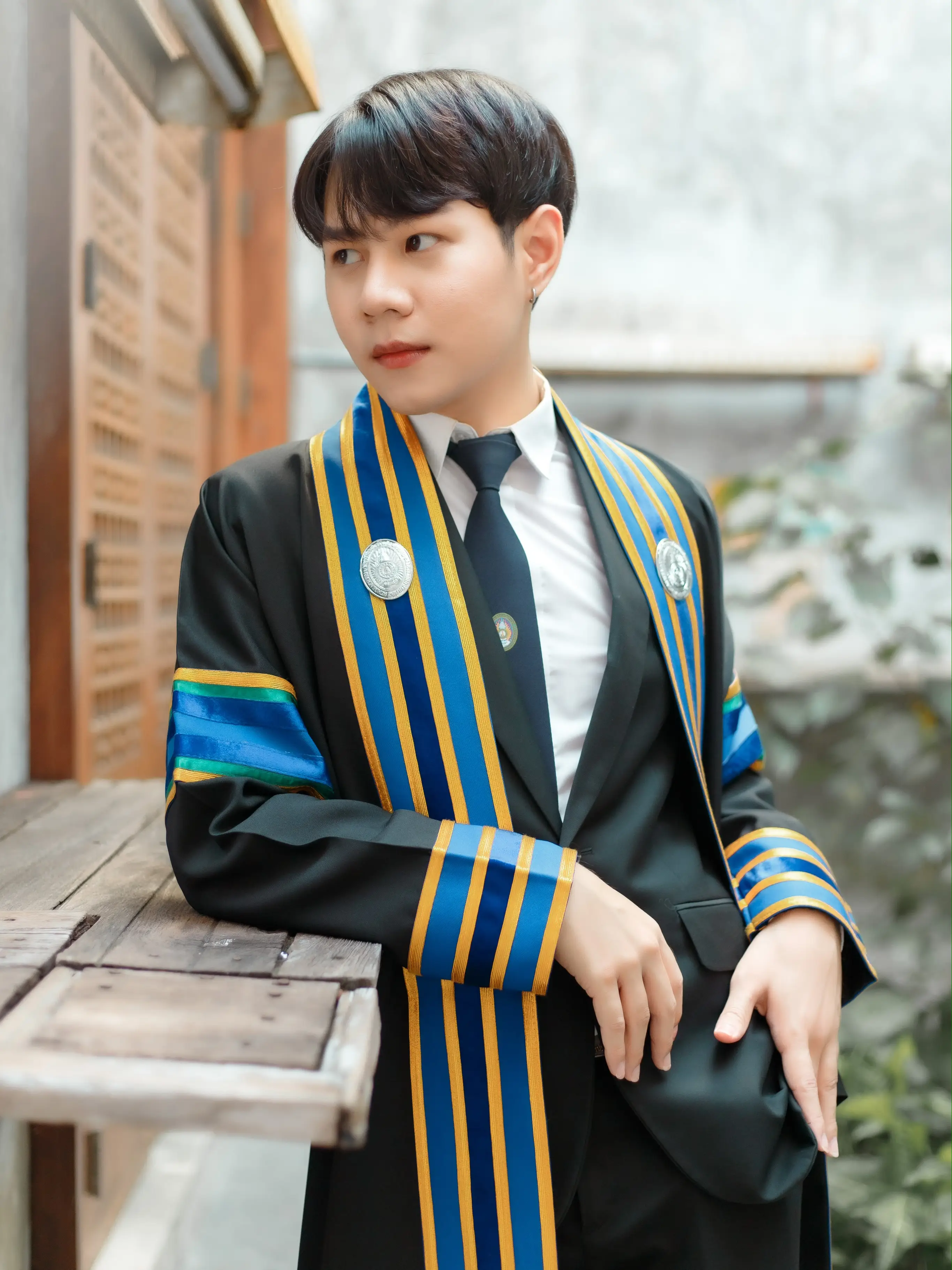 Reference ท่าโพสต์ถ่ายรูปบัณฑิต 🎓 | แกลเลอรีที่โพสต์โดย Nuster.P | Lemon8