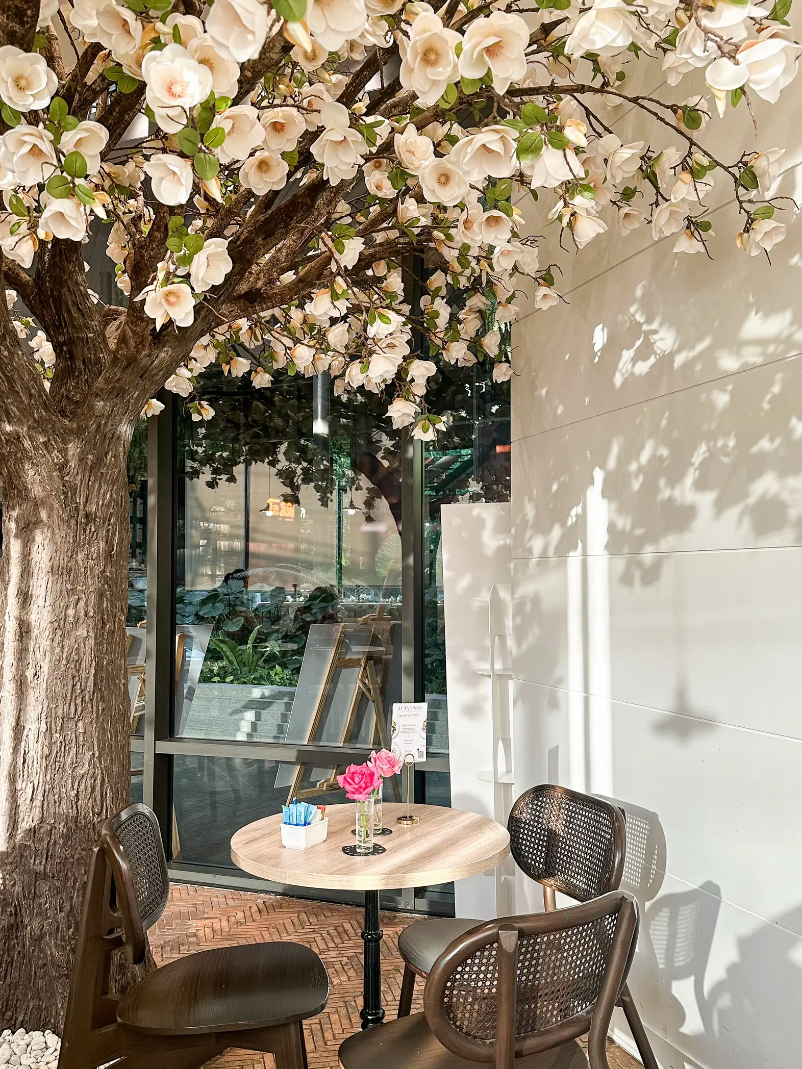 🕊️มาจิบชาช่วงหยุดยาววันสงกรานต์ ที่ 51 Avenue หลังสวน | แกลเลอรีที่ ...