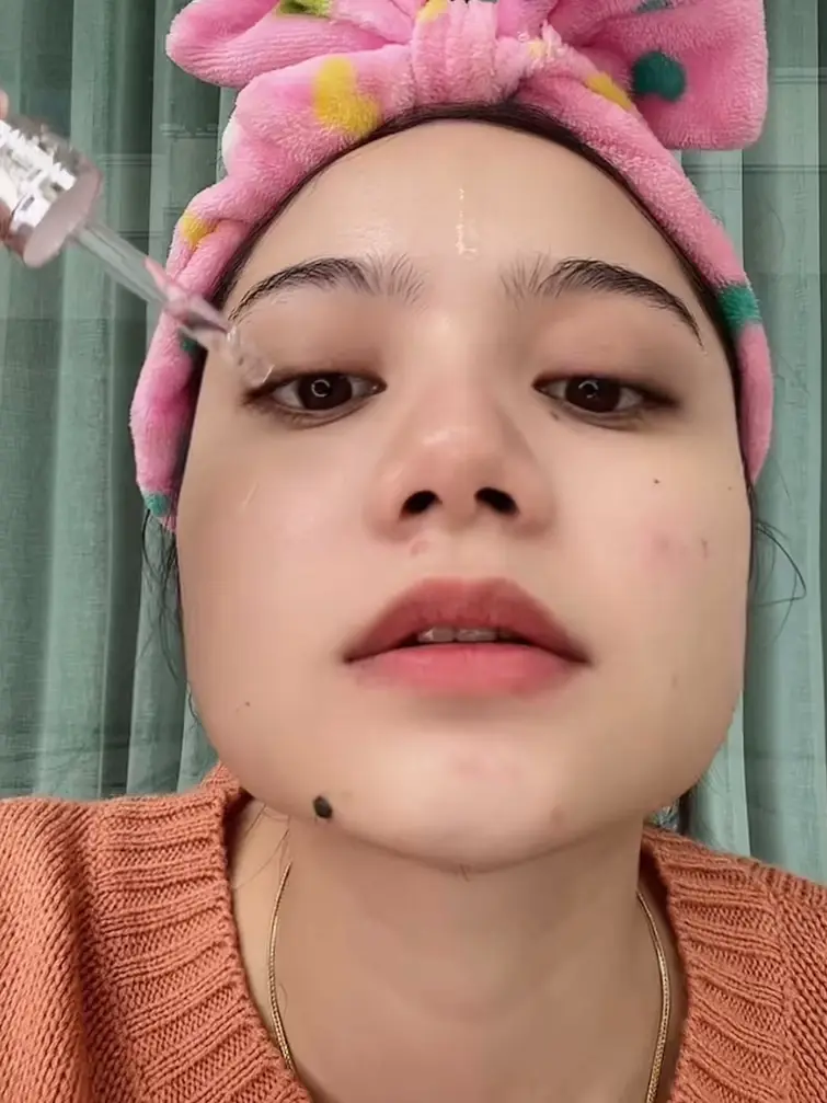 ตัวช่วยปราบสิว Hya Booster Serum | แกลเลอรีที่โพสต์โดย I C E I C E ️ | Lemon8