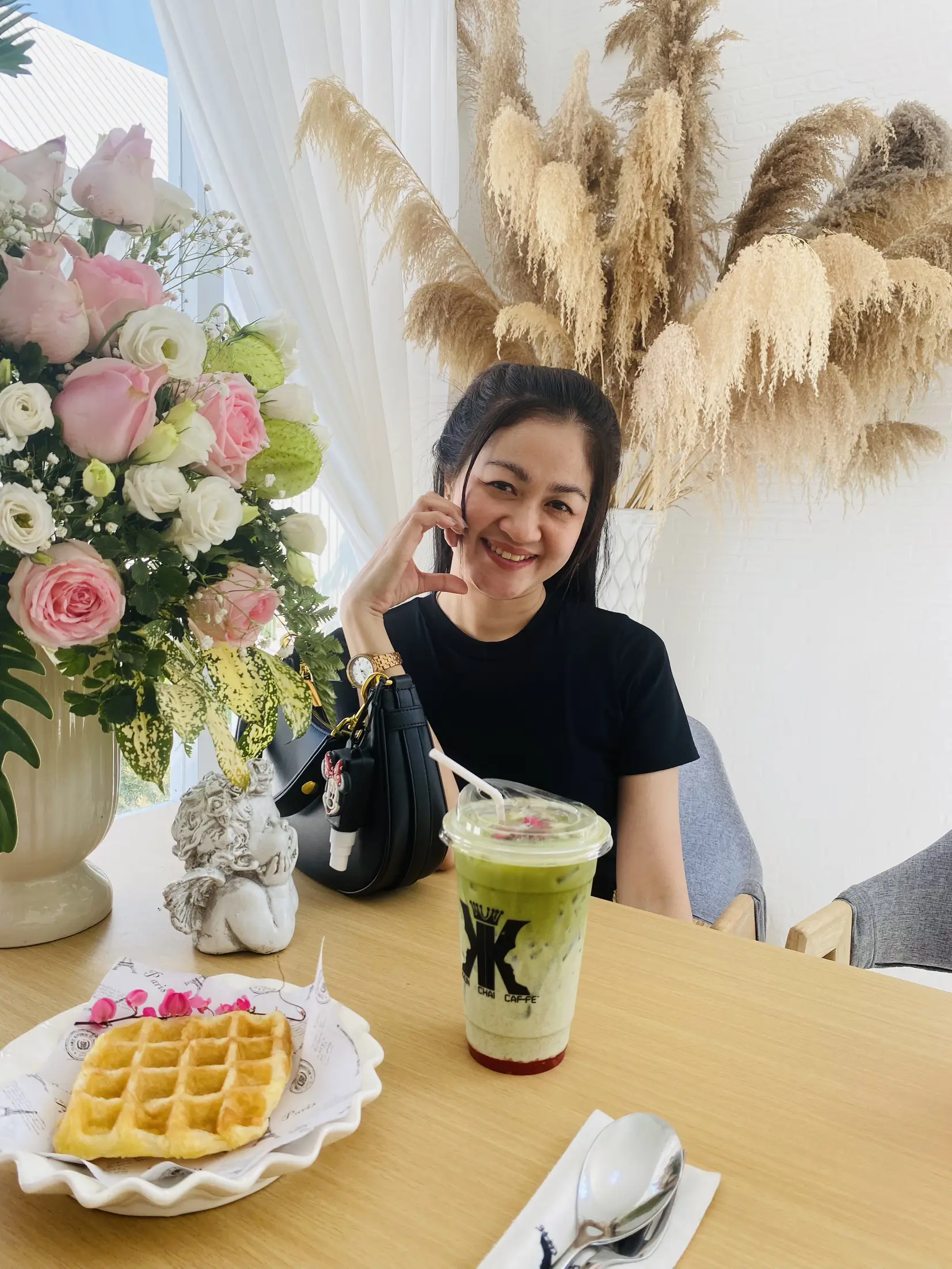 คุณชายคาเฟ่ - Khun Chai Caf-Fè | แกลเลอรีที่โพสต์โดย Somnuk Assapan | Lemon8