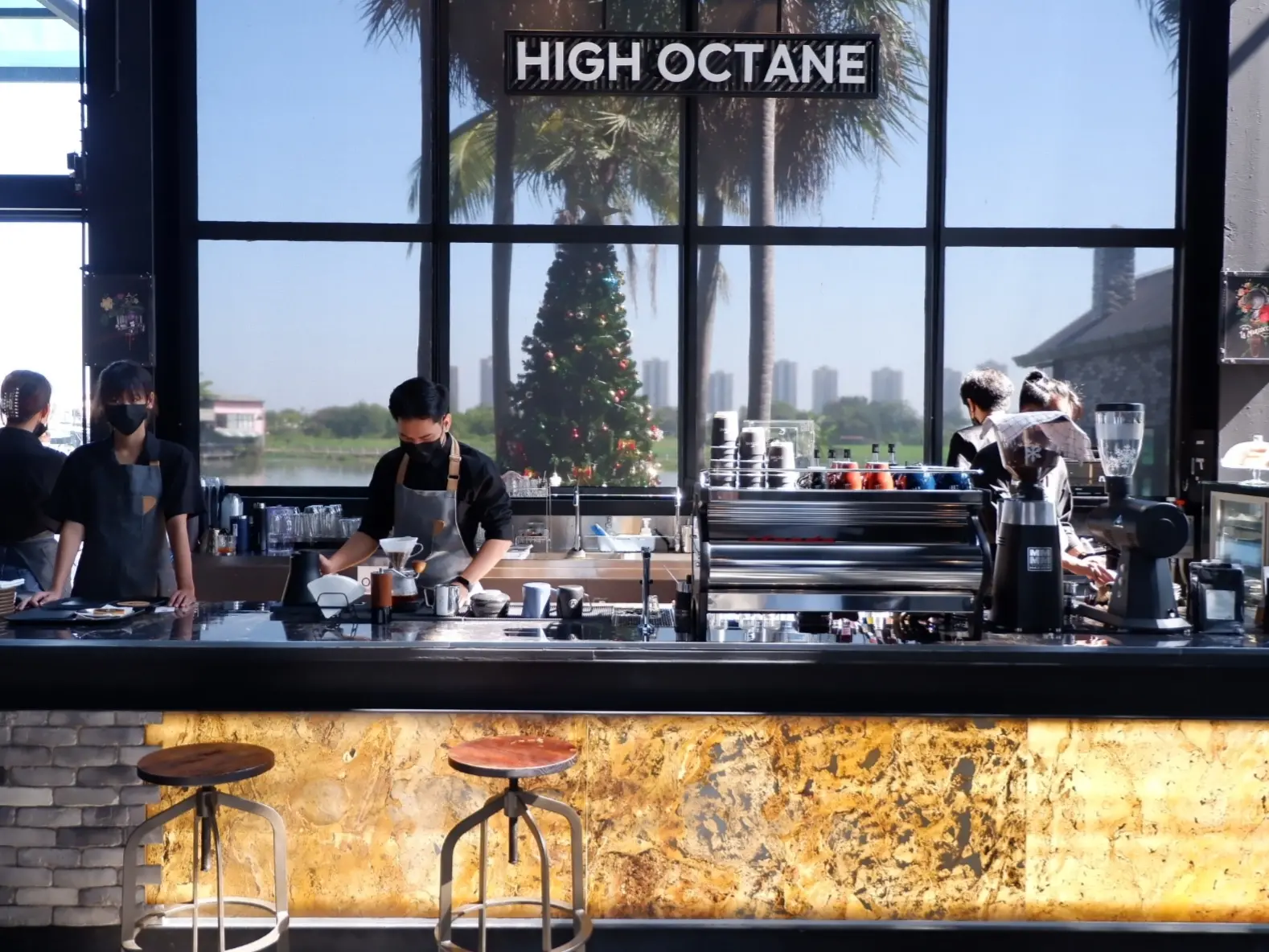 คาเฟ่สุดชิลพร้อมวิวปังๆริมทะเลสาบ@High Octane Cafe | แกลเลอรีที่โพสต์ ...