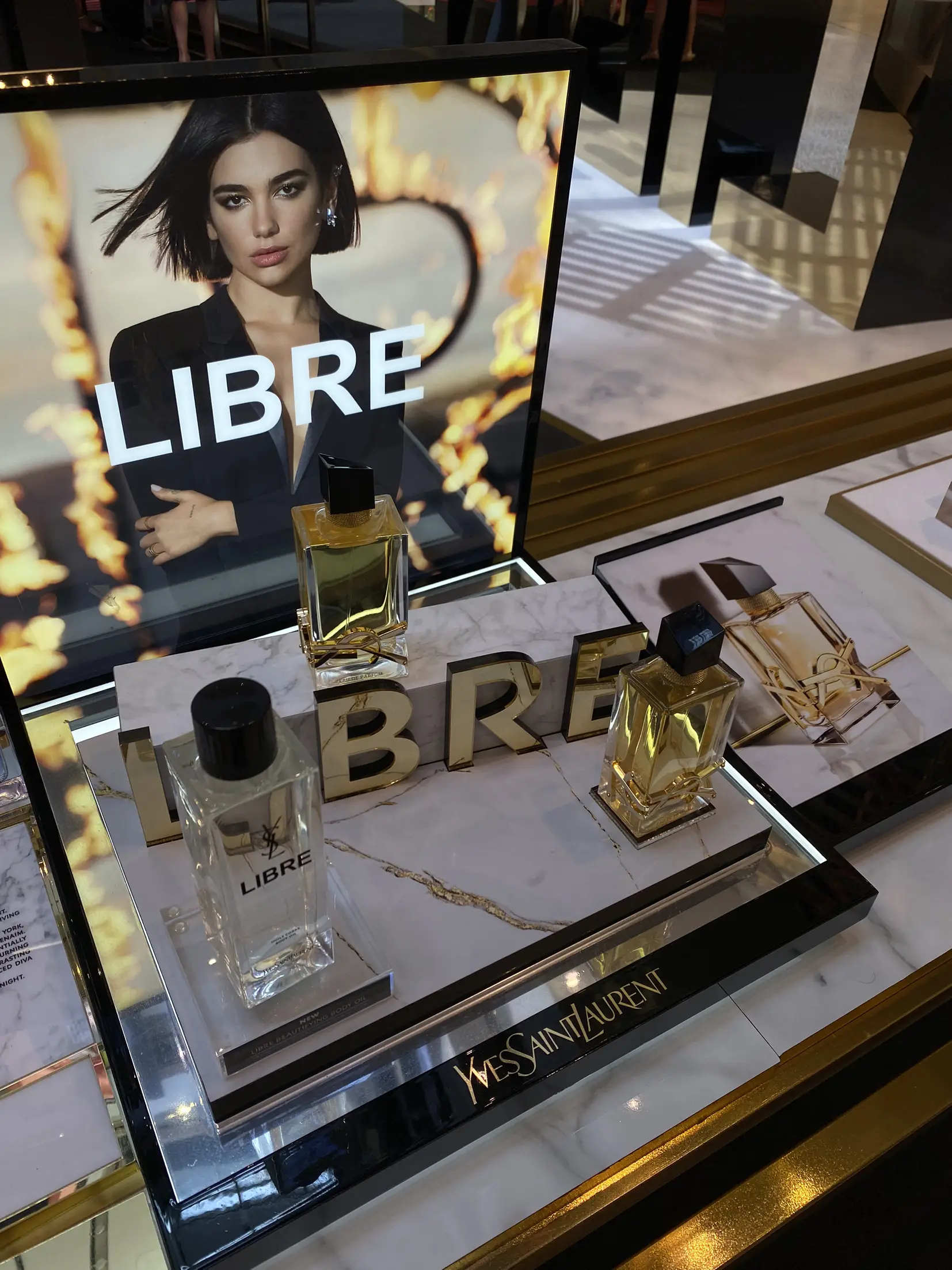 พาไปงาน Event YSL น้ำหอมจะหอมจริงมั้ย? 🖤 | แกลเลอรีที่โพสต์โดย Kniikun ...