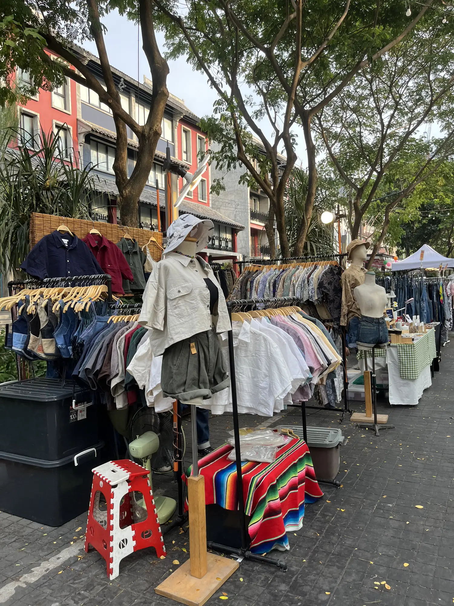 กลับมาอีกคร้งตลาดสวนจุฬา 100 ปี | แกลเลอรีที่โพสต์โดย STAND_RYU | Lemon8