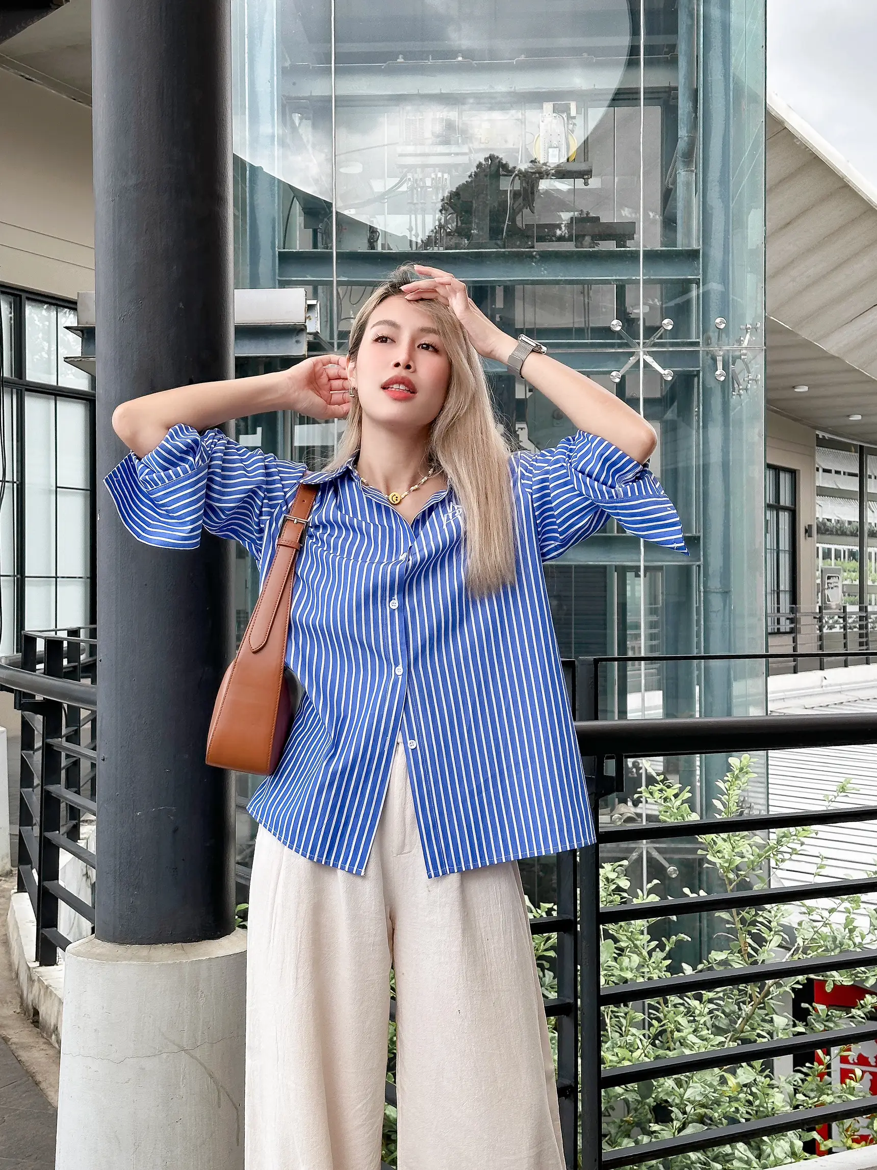 OOTD EP.30 วันทำงานชิลล์ด้วยเชิ้ตฟ้าลายทางสุดฮิต | แกลเลอรีที่โพสต์โดย Tontaey Story | Lemon8