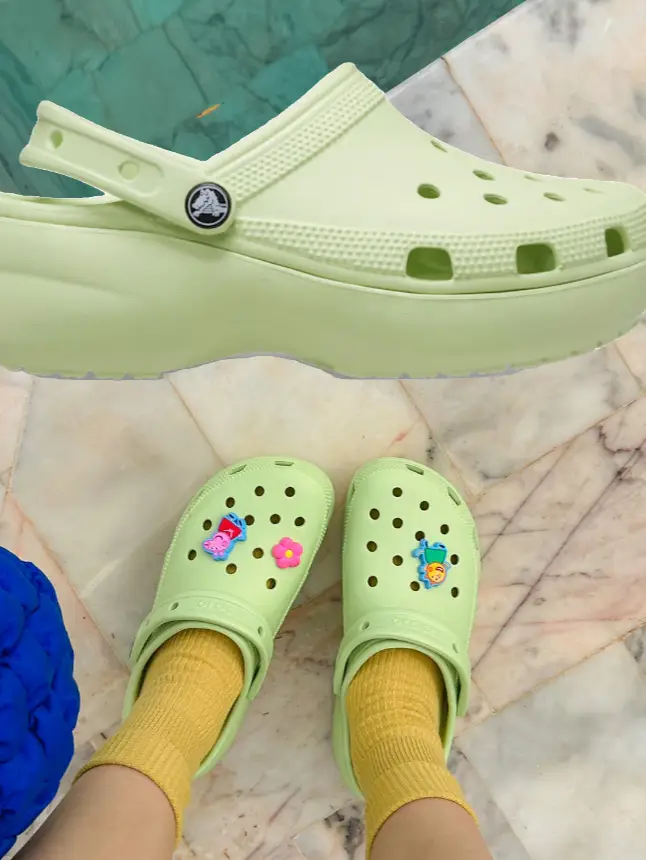 Crocs แบบส้นกลาง ที่ไม่มีใครรู้ว่าดีมาก 😍 | แกลเลอรีที่โพสต์โดย ...