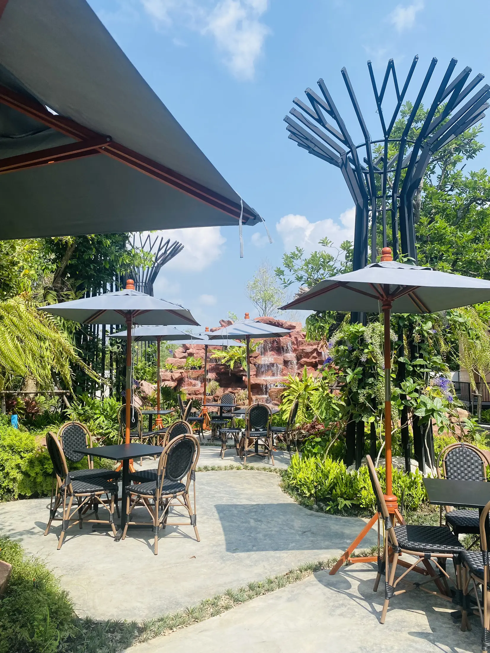 ZHIV COFF #คาเฟ่ระยองเปิดใหม่ | แกลเลอรีที่โพสต์โดย Oa Oo | Lemon8