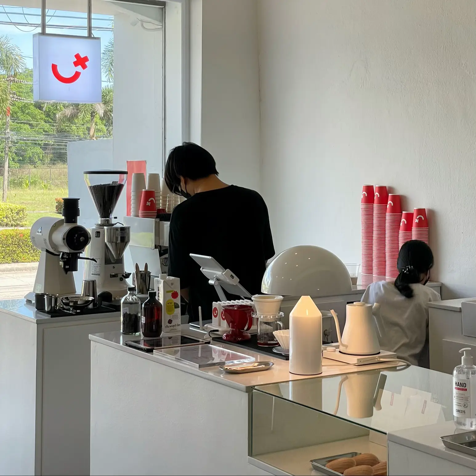 Jasper ️ คาเฟ่มินิมอล กาแฟดี ร้านสวย ฉะเชิงเทรา | แกลเลอรีที่โพสต์โดย aomce | Lemon8