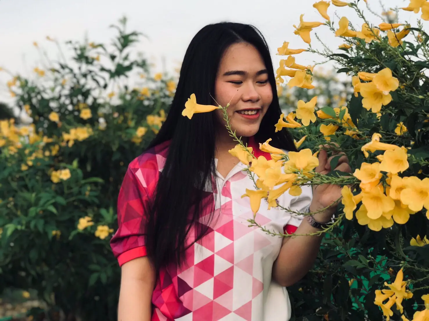 HOW TO ถ่ายรูปกับดอกไม้ เก๋ๆ💐 | แกลเลอรีที่โพสต์โดย Kukkai | Lemon8