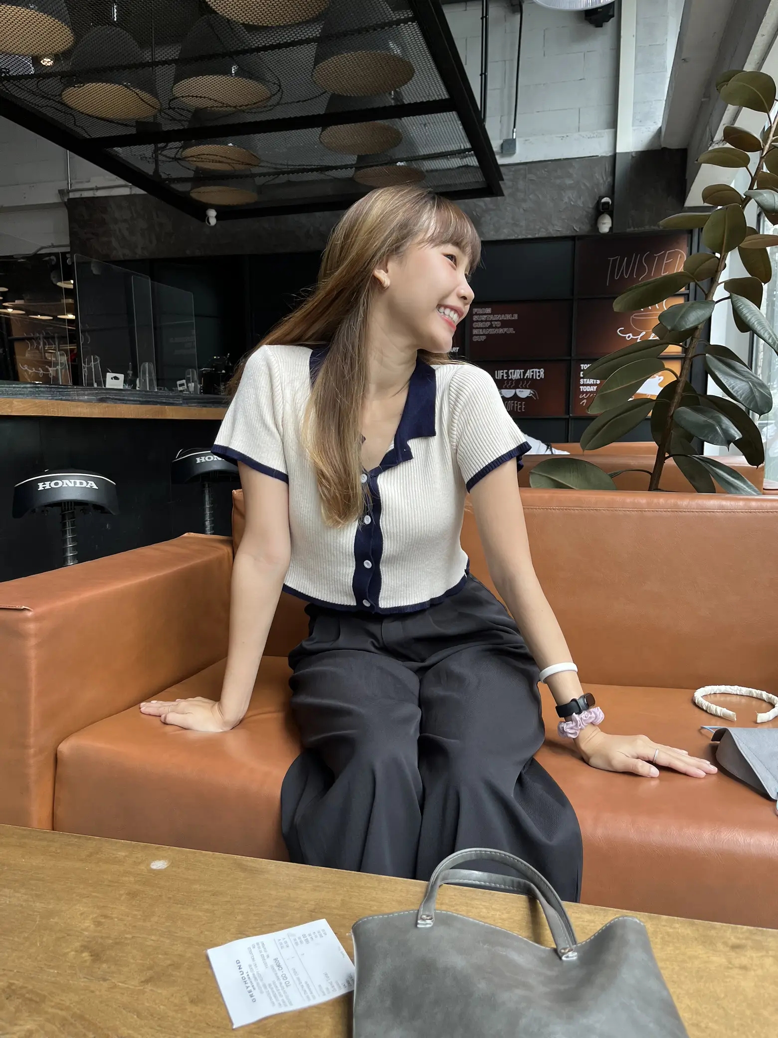 แจกพิกัด! เสื้อน่ารัก ผ้านิ่มสุดๆ ใส่สบาย แค่ 100.- 🔥 | แกลเลอรีที่โพสต์โดย Pearrie bob ツ | Lemon8