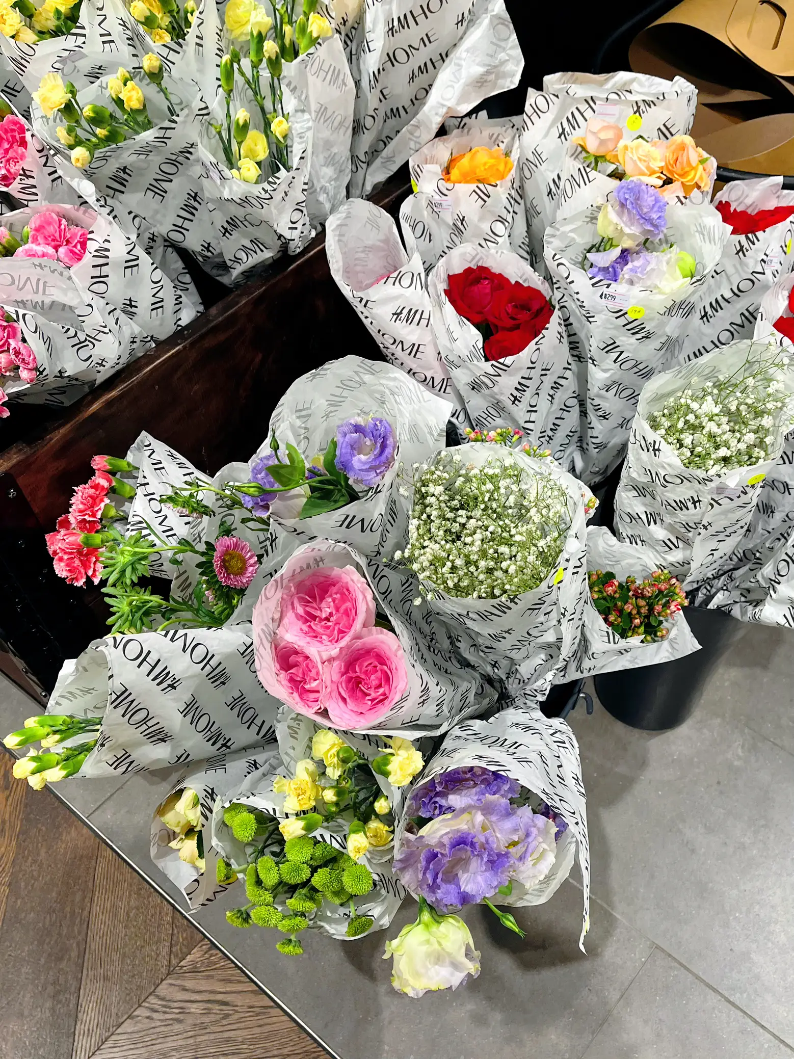 วันนี้แวะมา…ซื้อดอกไม้ที่ H&M 🌻 Central World 🍃 | แกลเลอรีที่โพสต์โดย ...