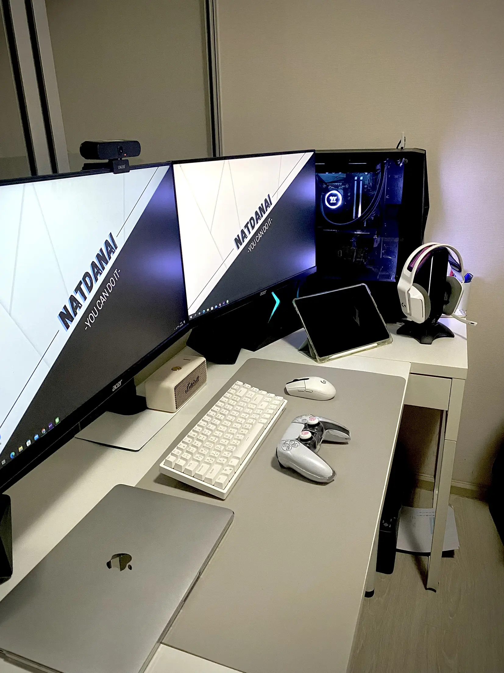 โต๊ะคอมโทนขาว🤍มุมเล็กๆเด็กหอ | แกลเลอรีที่โพสต์โดย natdanai | Lemon8