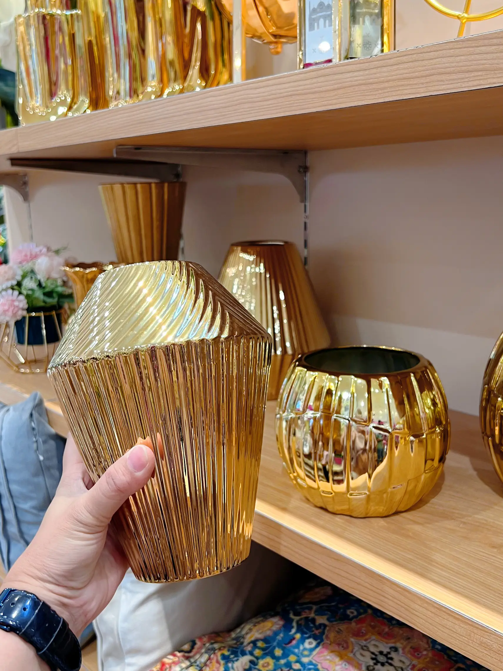 ELEGANT VASE - PARKSON FINDS | แกลเลอรีที่โพสต์โดย AI.DEN.HOME | Lemon8